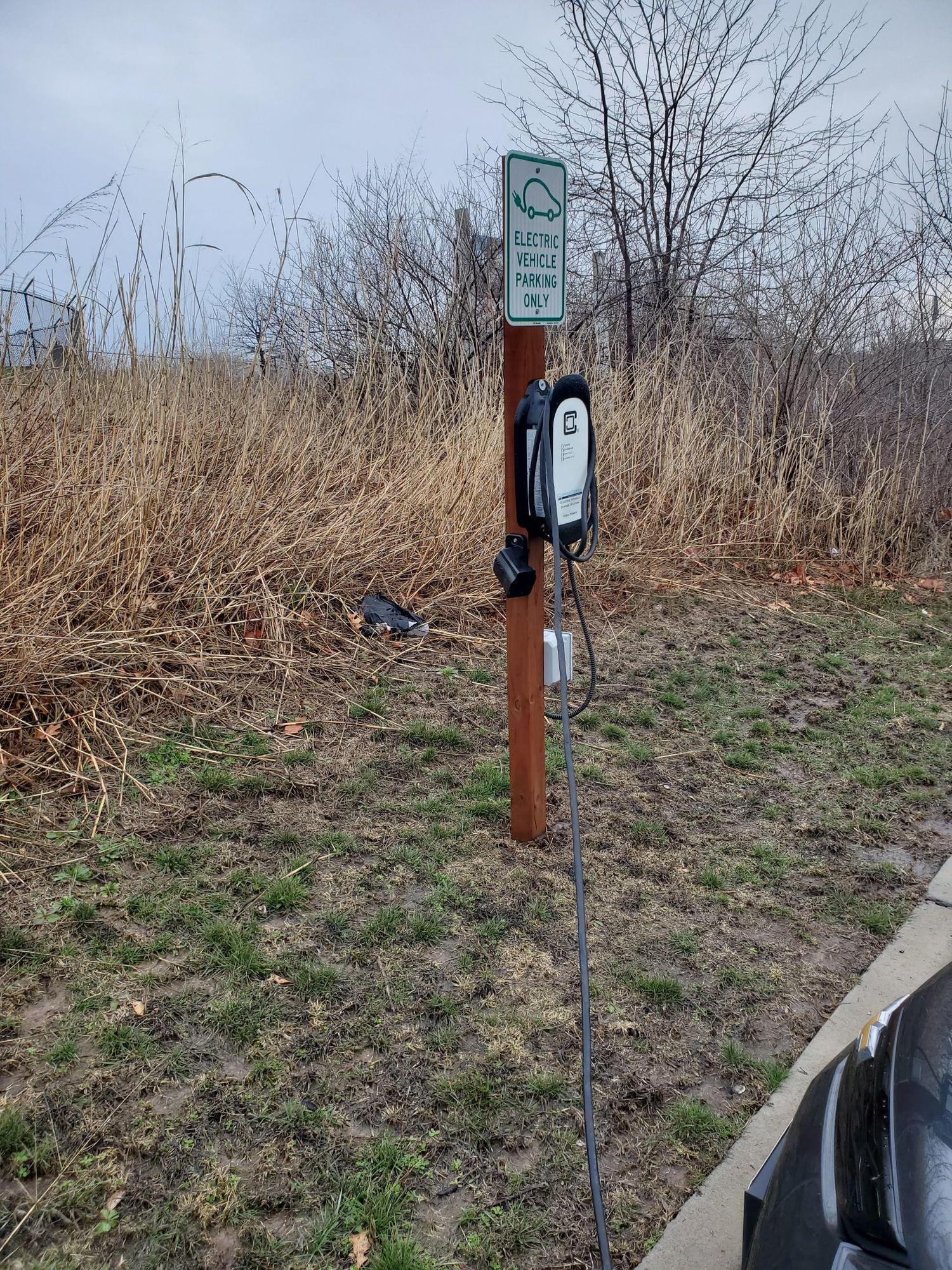 Holiday Inn Kansas City Northeast IHG Hotel | KCMO, MO | EV Station