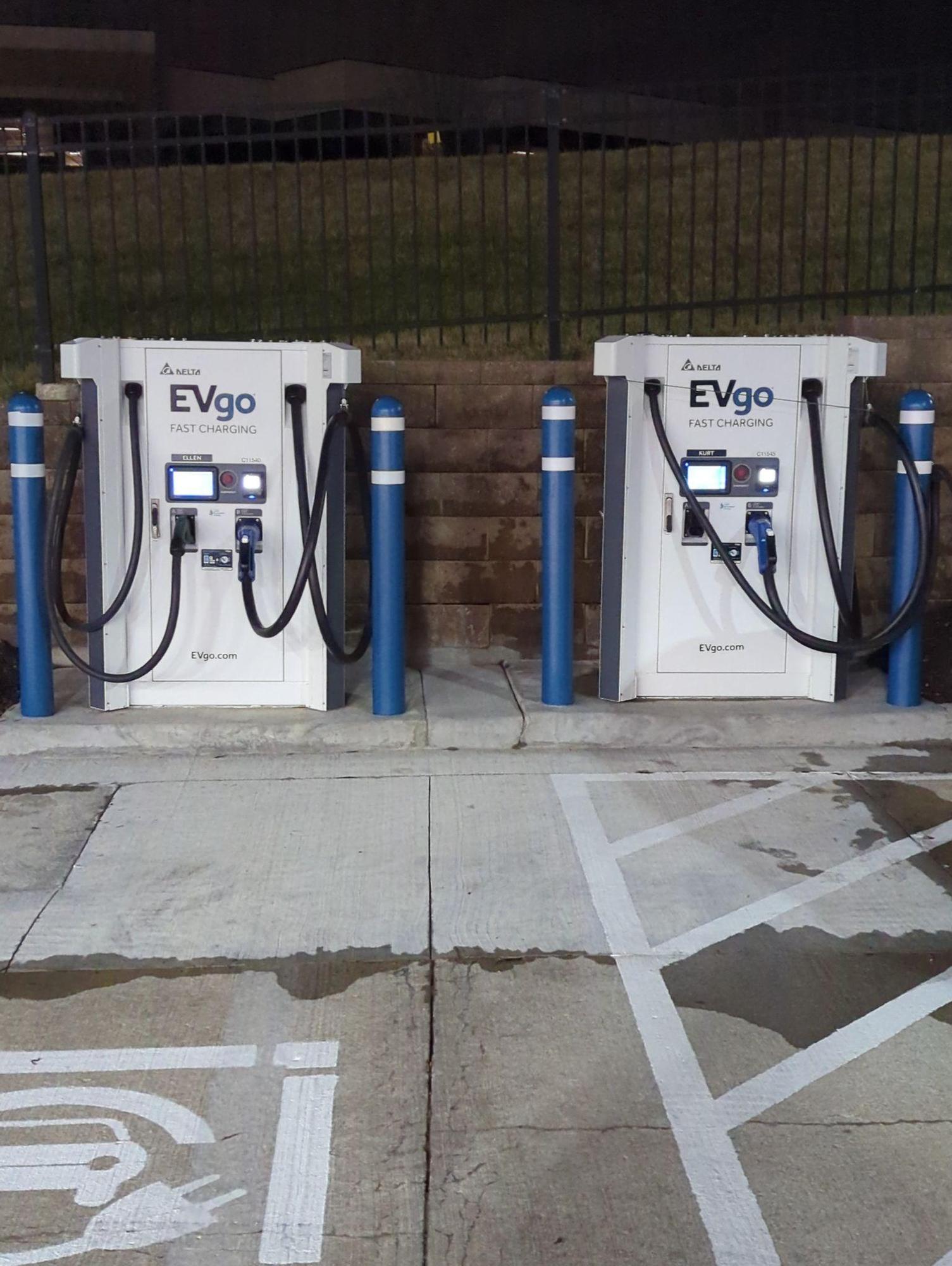 Berger Convenience & Spirits | Olathe, KS | EV Station