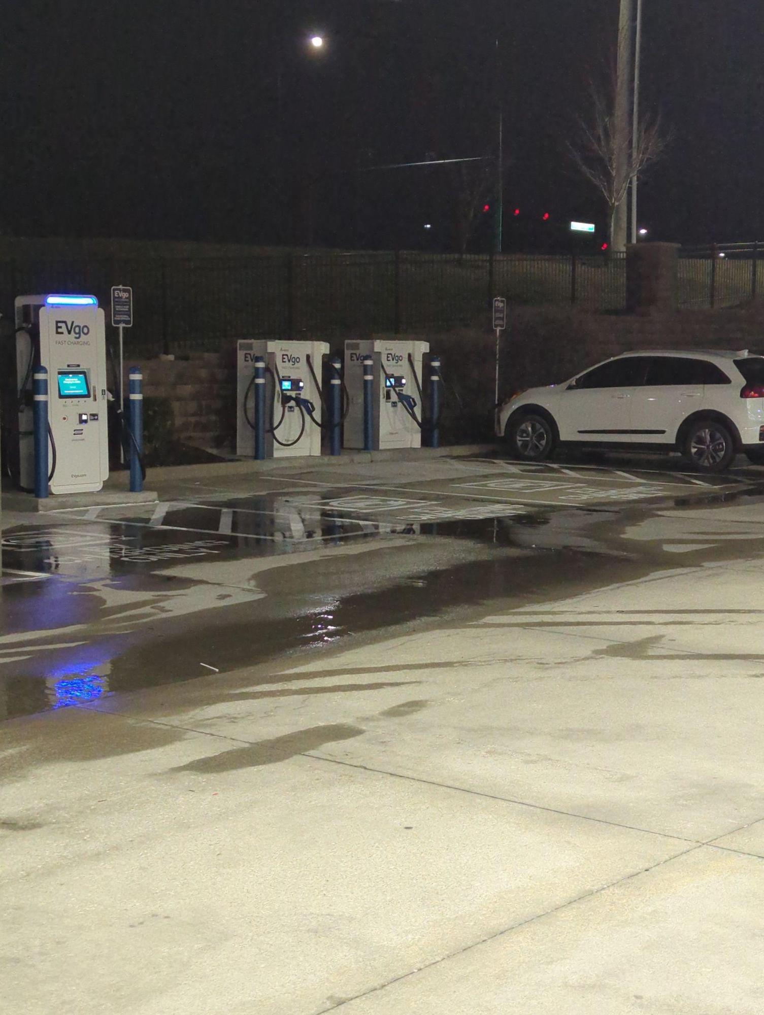 Berger Convenience & Spirits | Olathe, KS | EV Station