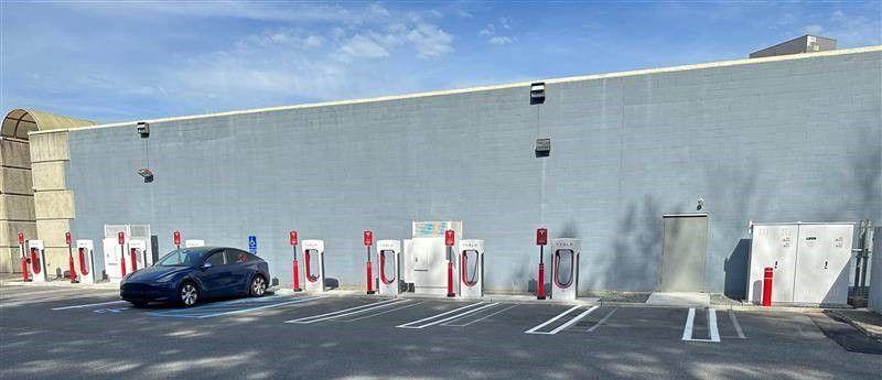 Staples | Paramus, NJ | EV Station