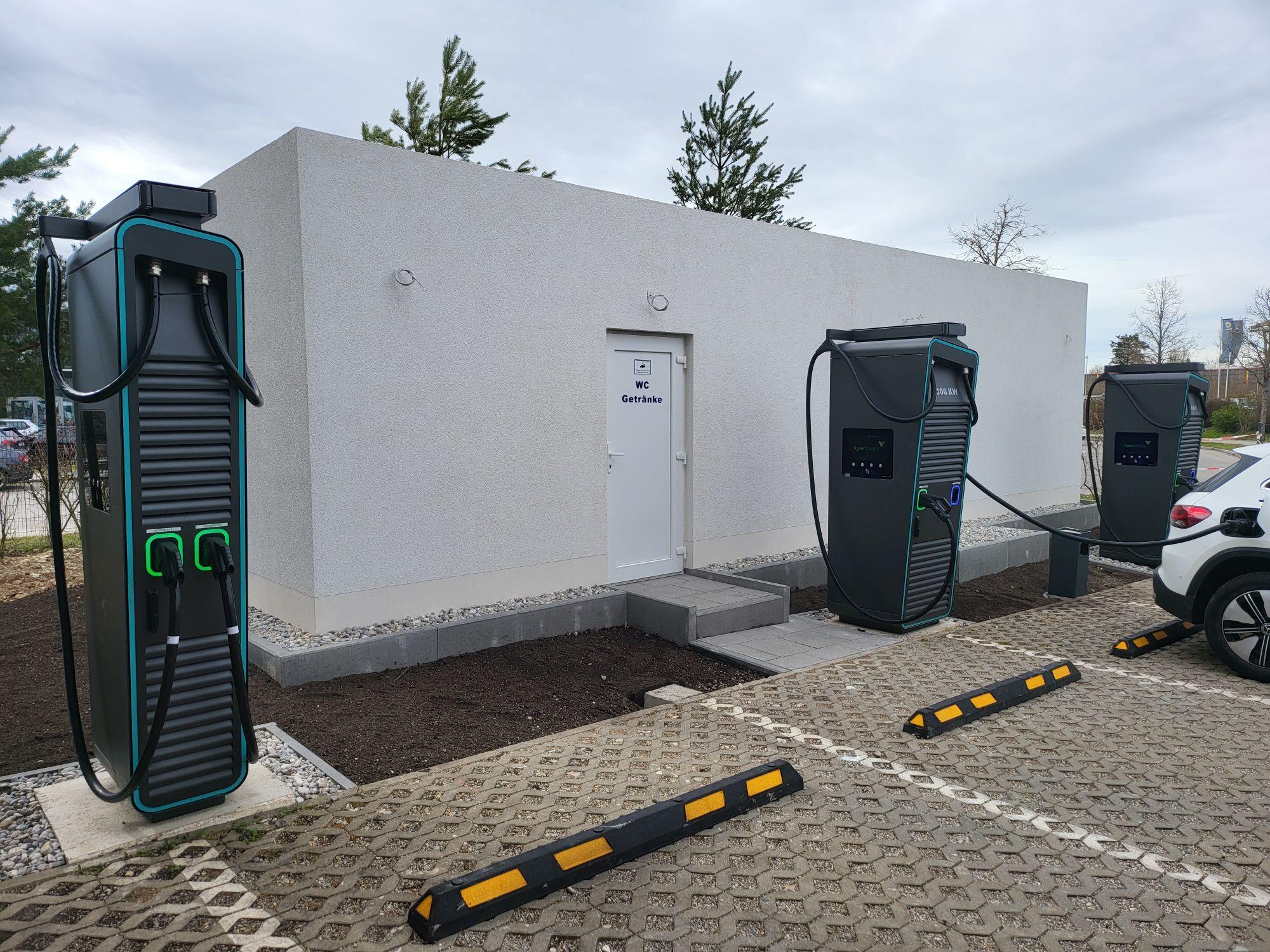 ChargePoint Network (Netherlands) B.V. | Feldkirchen, BY | EV Station