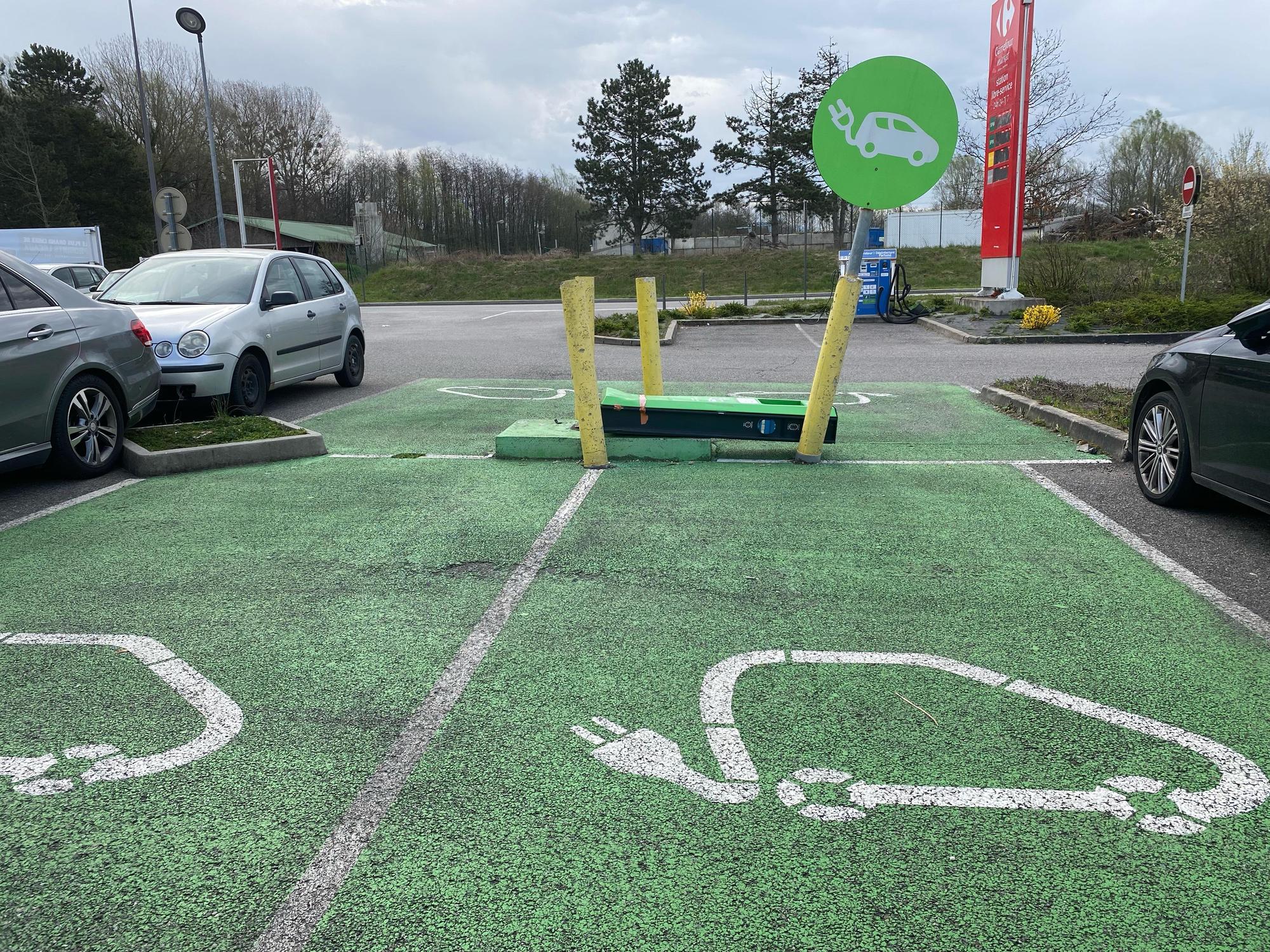 Carrefour Marche | Divonne-les-Bains, Auvergne-Rhône-Alpes | EV Station