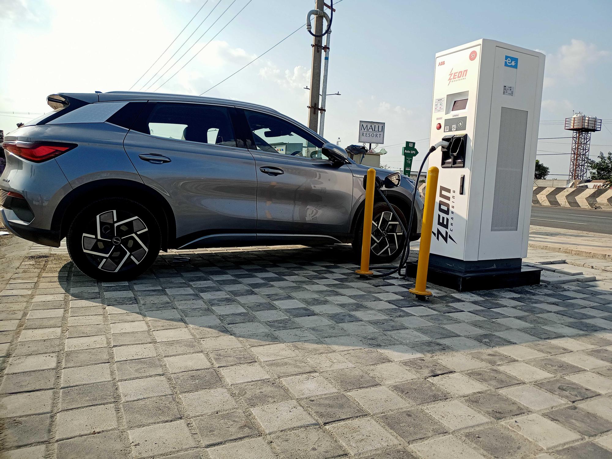 Zeon Charging | Fast Charger DC 60 kW CCS 2 Dual Gun & 50 kW CCS 2 ...