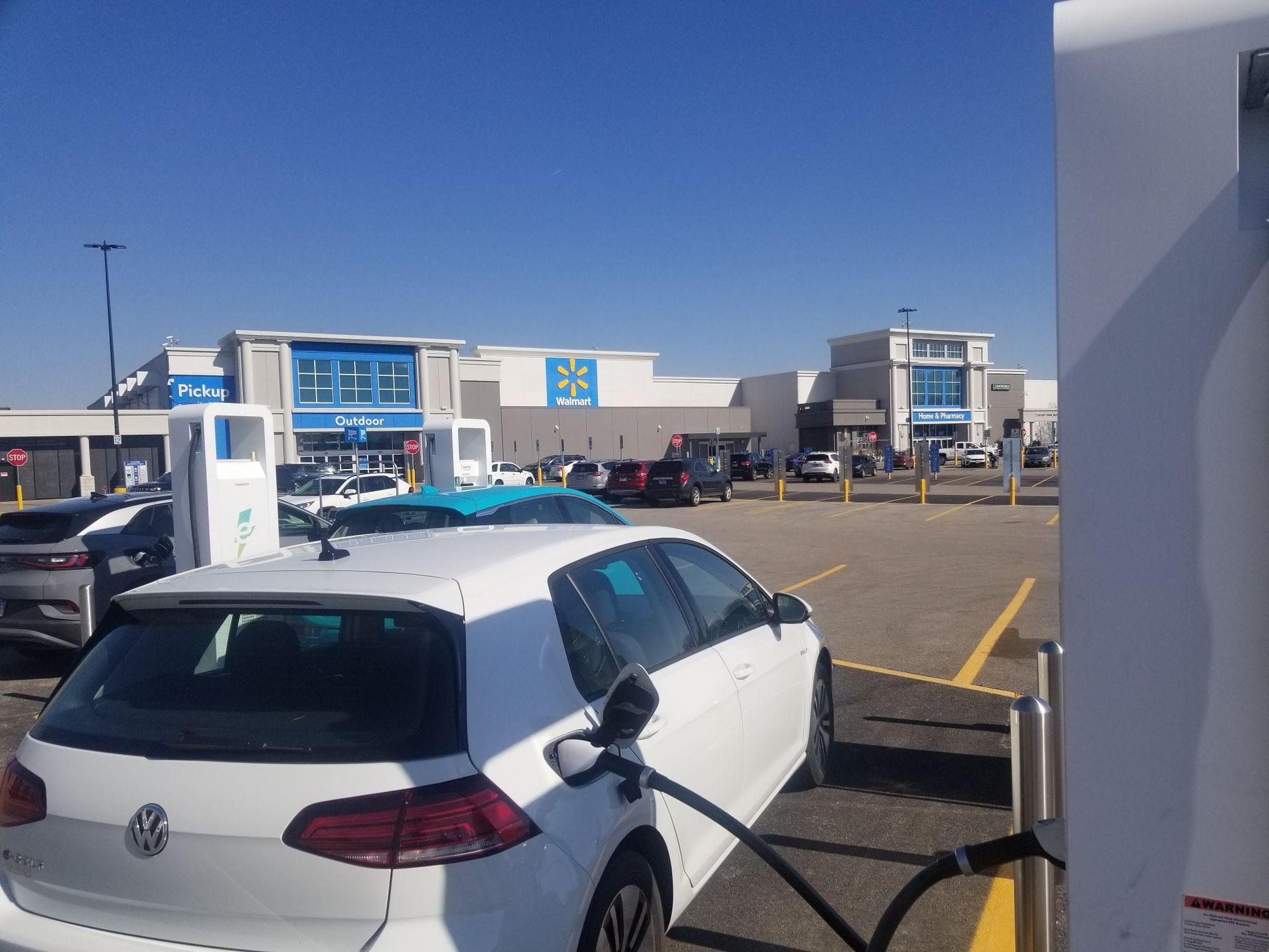 Walmart Supercenter Springfield | Springfield, IL | EV Station