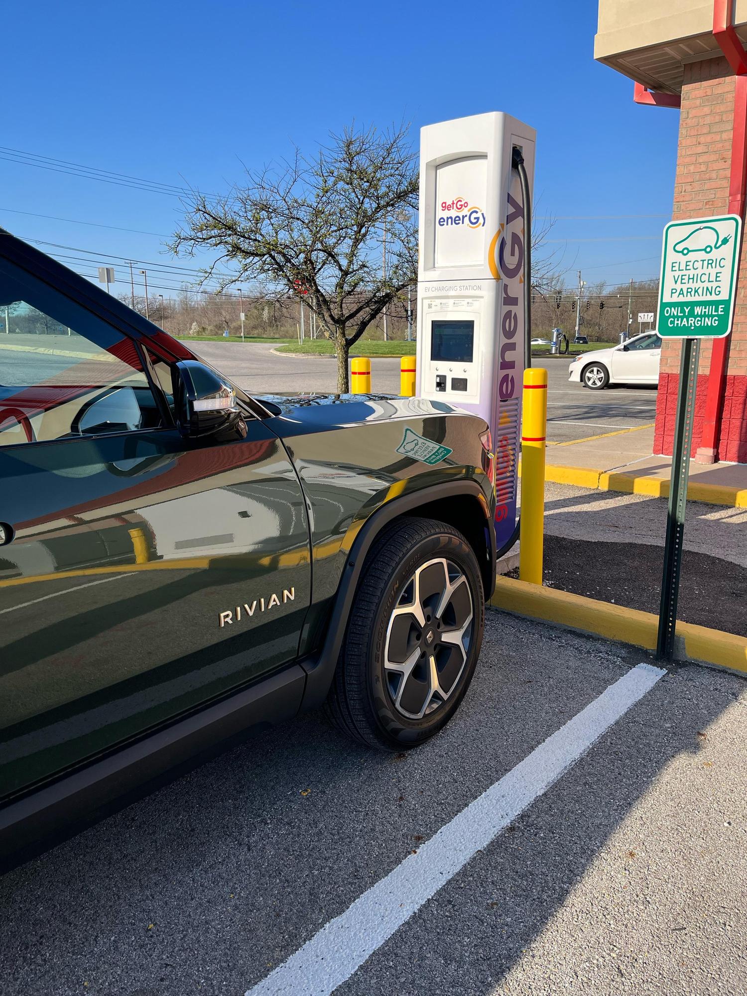 GetGo Café + Market & WetGo Car Wash | Lewis Center, OH | EV Station