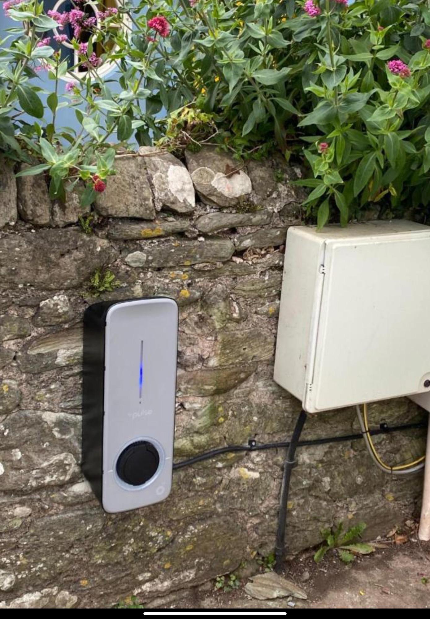 Hope Thatch | Malborough, England | EV Station