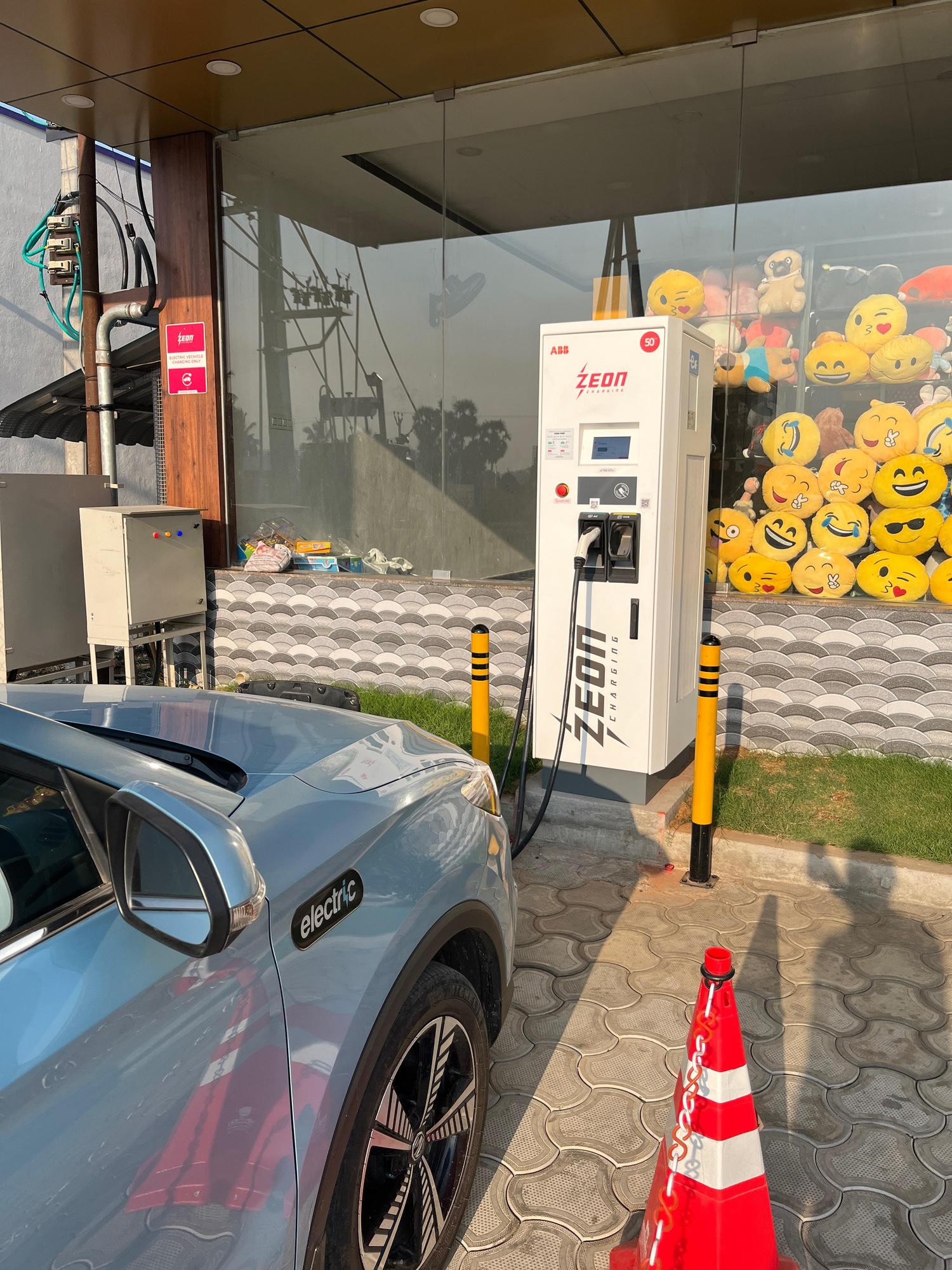 Zeon Charging - Fast charger DC 120 kW Dual CCS 2 gun Charger | Aasai ...