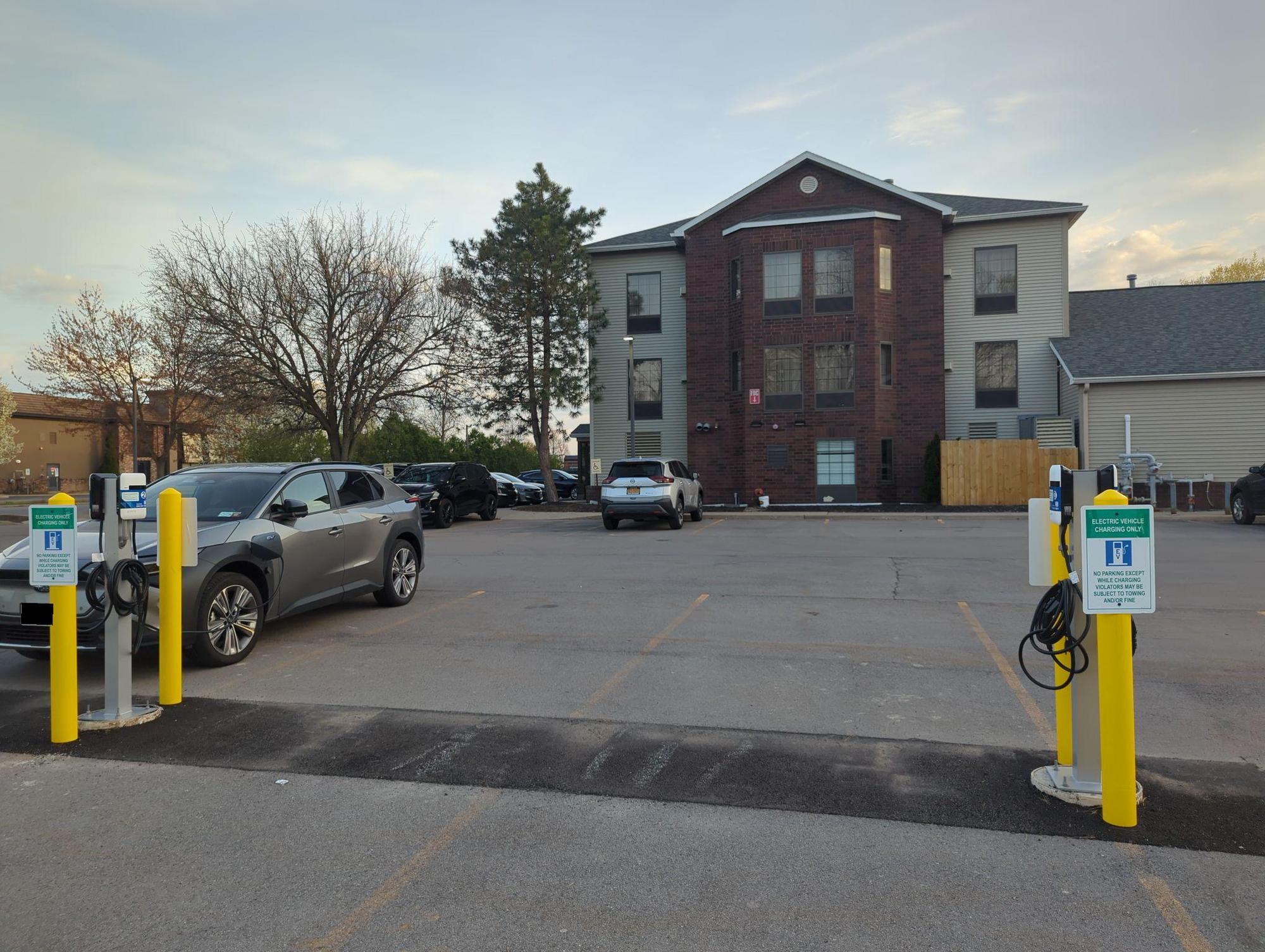 Hampton Inn & Suites Rochester/Victor | Victor, NY | EV Station