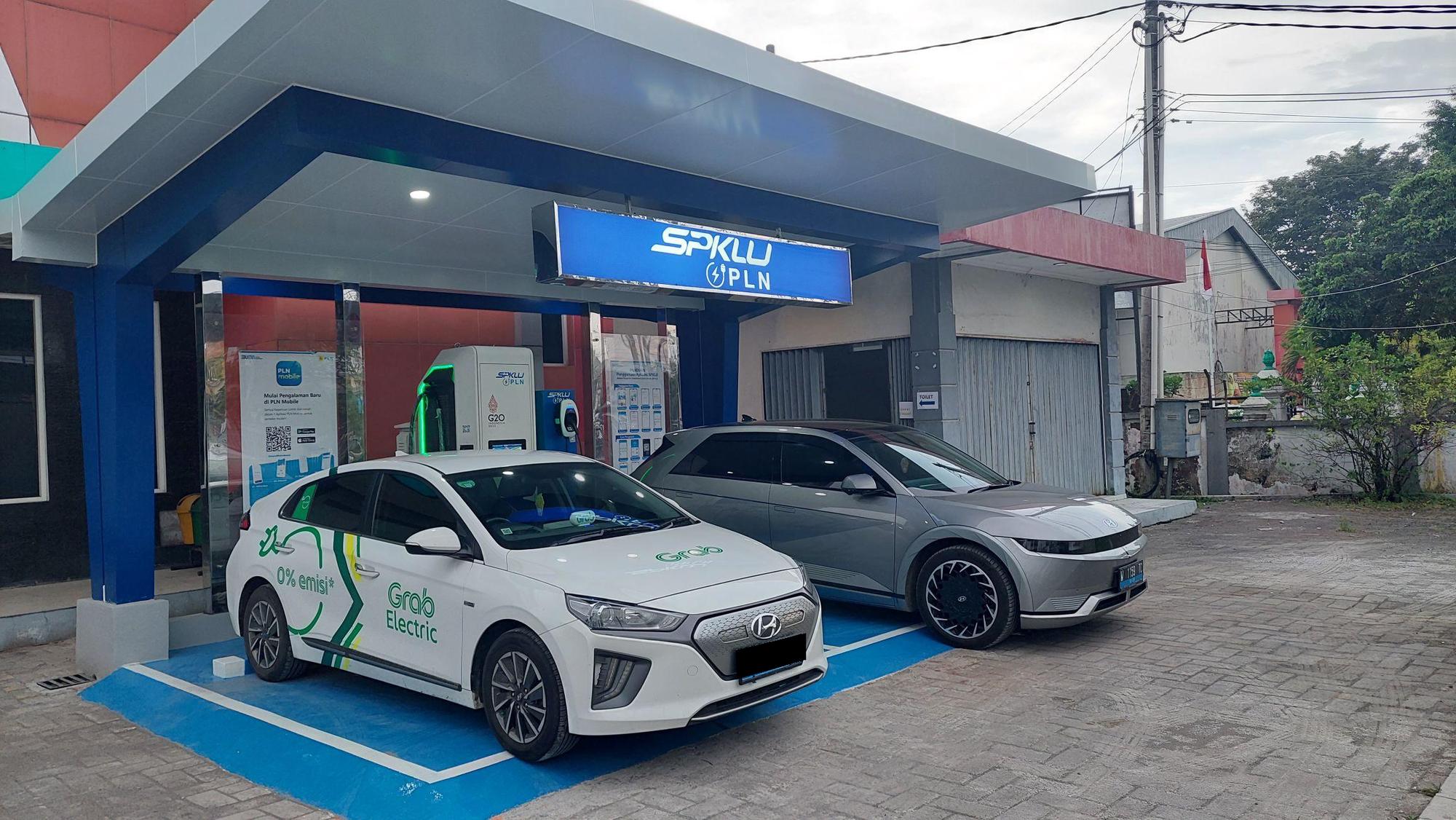 SPKLU PLN ULP WATES | 45M2+G7R, Dipan, Wates, Kulon Progo Regency ...