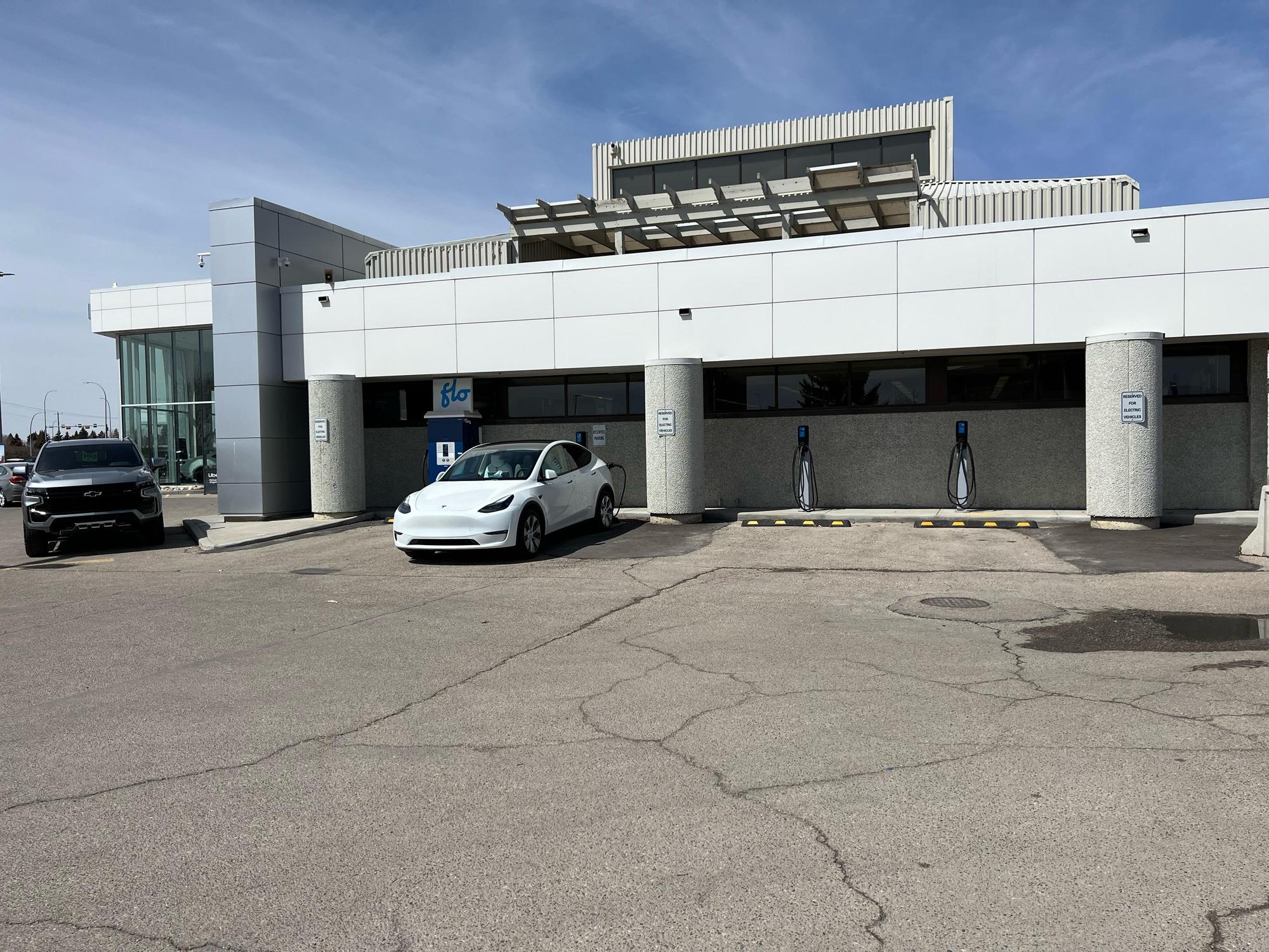 Shaganappi GM | Calgary, AB | EV Station