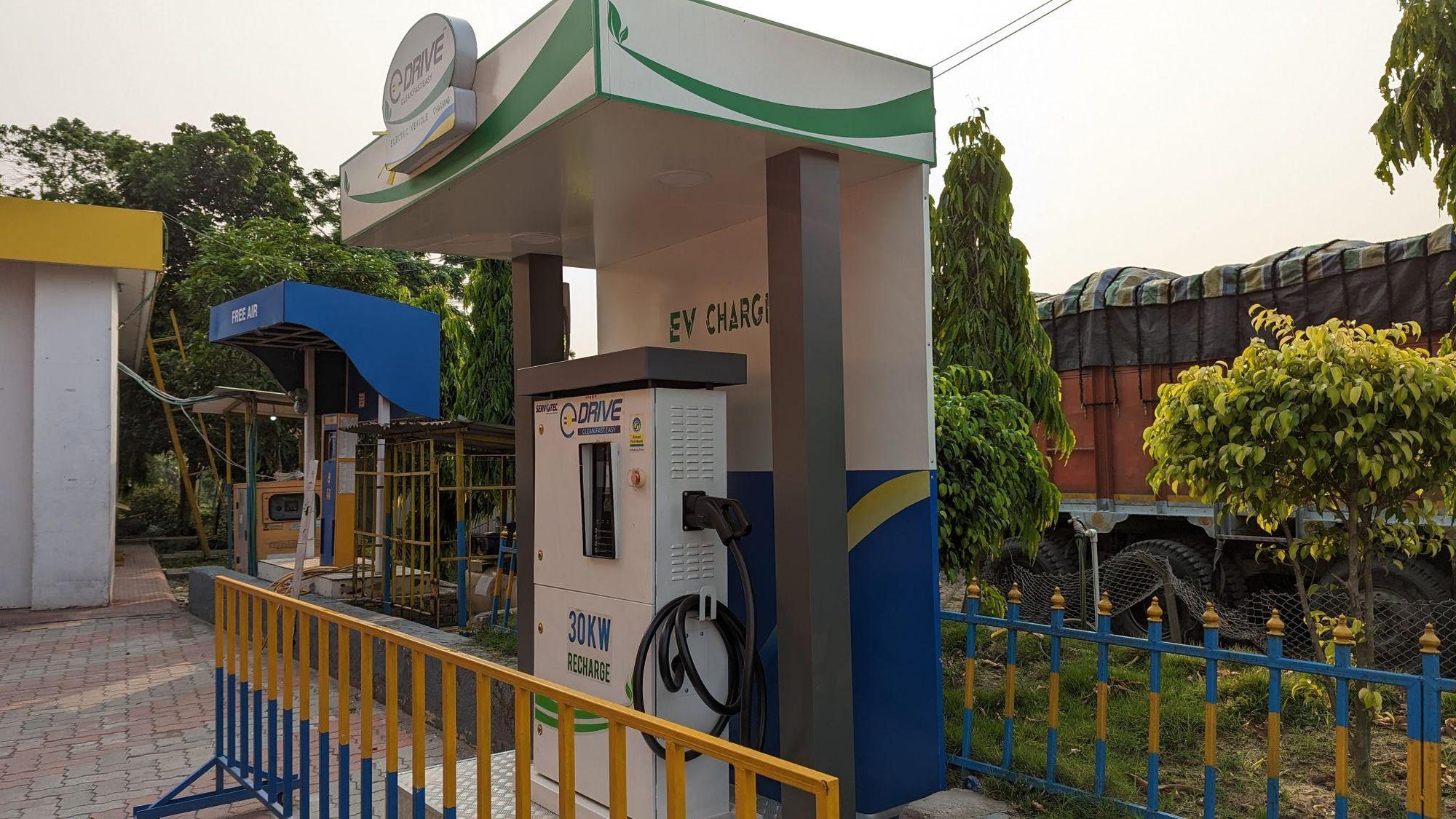 Royal Service Station-BPCL(30kw) | Ambari Falakata, WB | EV Station