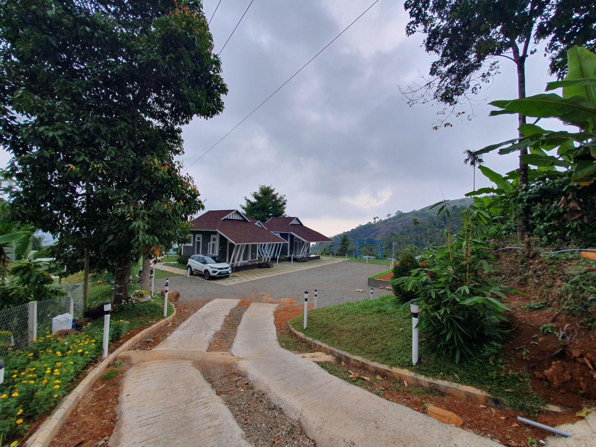 Table Top Resort | Poovaranthode, KL | EV Station