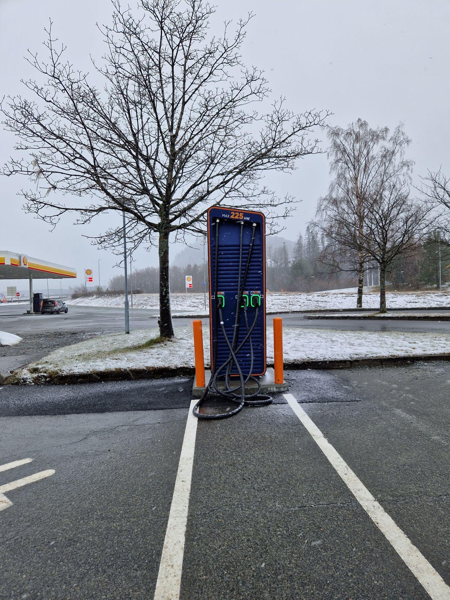 Shell Stav | Midtsandhøgda 2, 7563 Midtsandan, Norge | EV Station