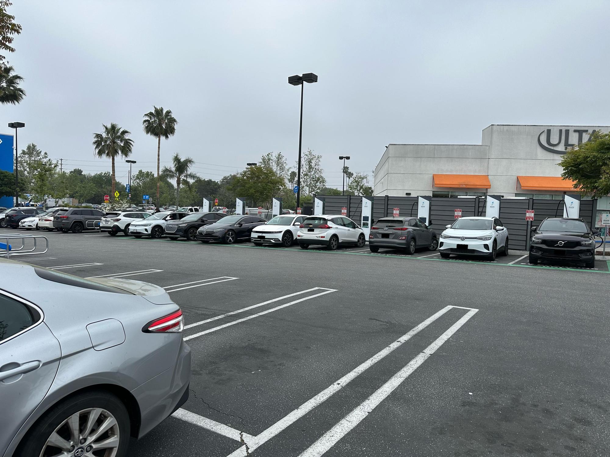 Walmart Superstore Burbank | Burbank, CA | EV Station