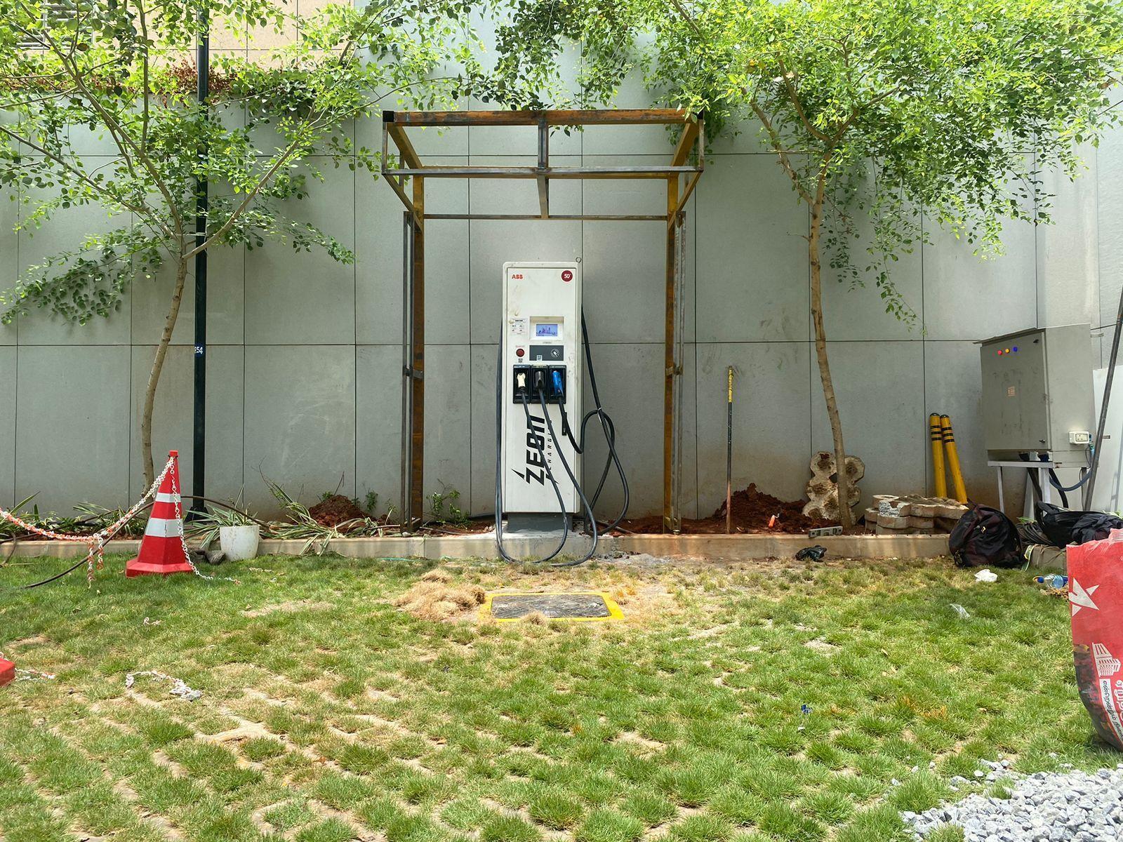 Zeon charging | DC CCS 50kW Fast charger | RMZ One Paramount | Chennai ...