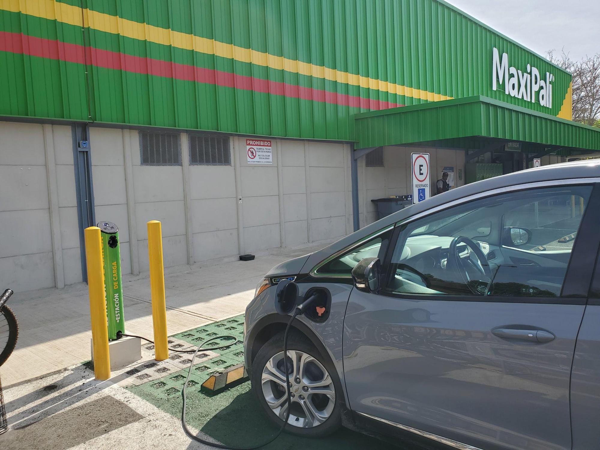 Maxi Pali | Coco, Guanacaste Province | EV Station