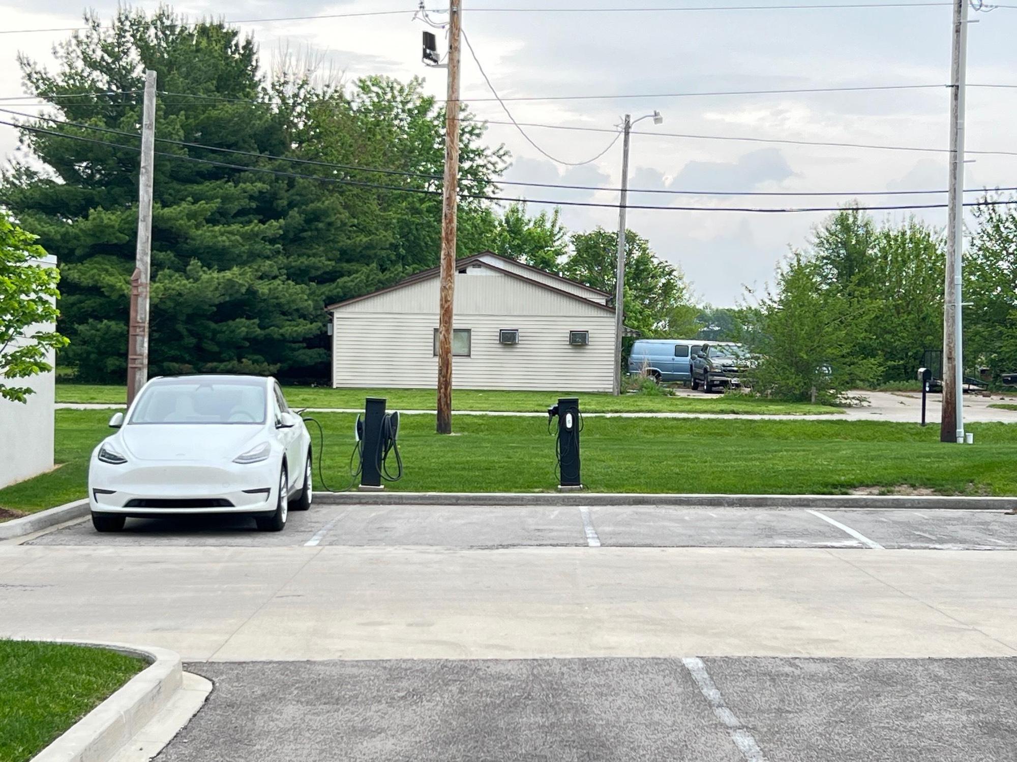 Hampton Inn | Paris, IL | EV Station