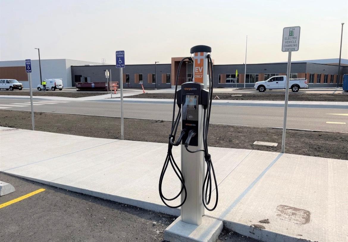 New Prairie Creek Intermediate School | Cedar Rapids, IA | EV Station