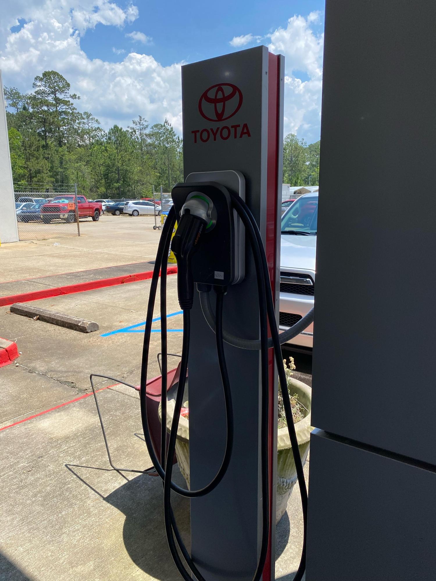 Northshore Toyota - ChargePoint | Covington, LA | EV Station