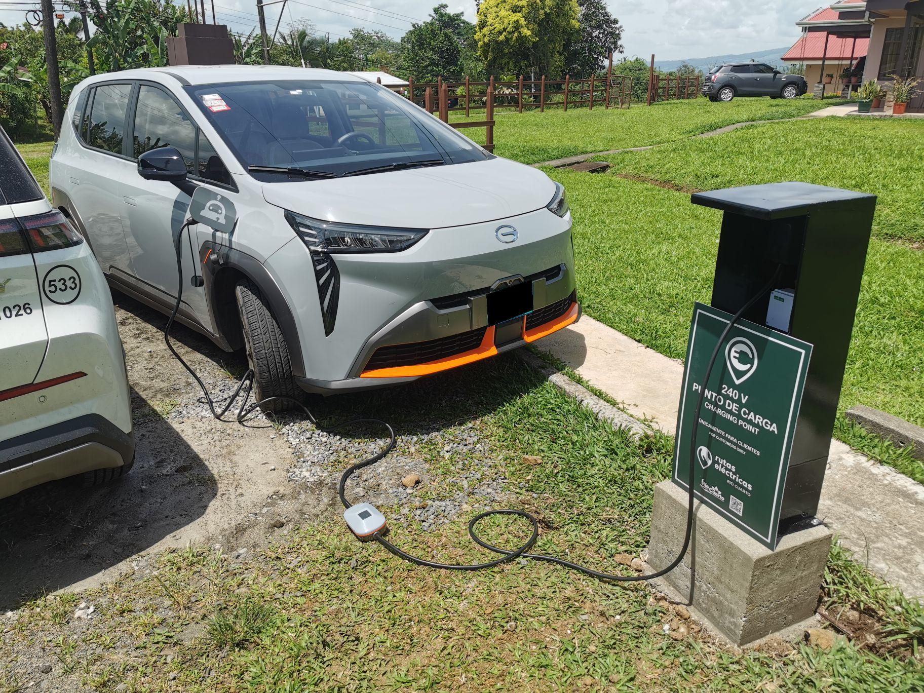 Donde Pity | Frente la entrada que da hacia la Laguna Río Cuarto en Río ...