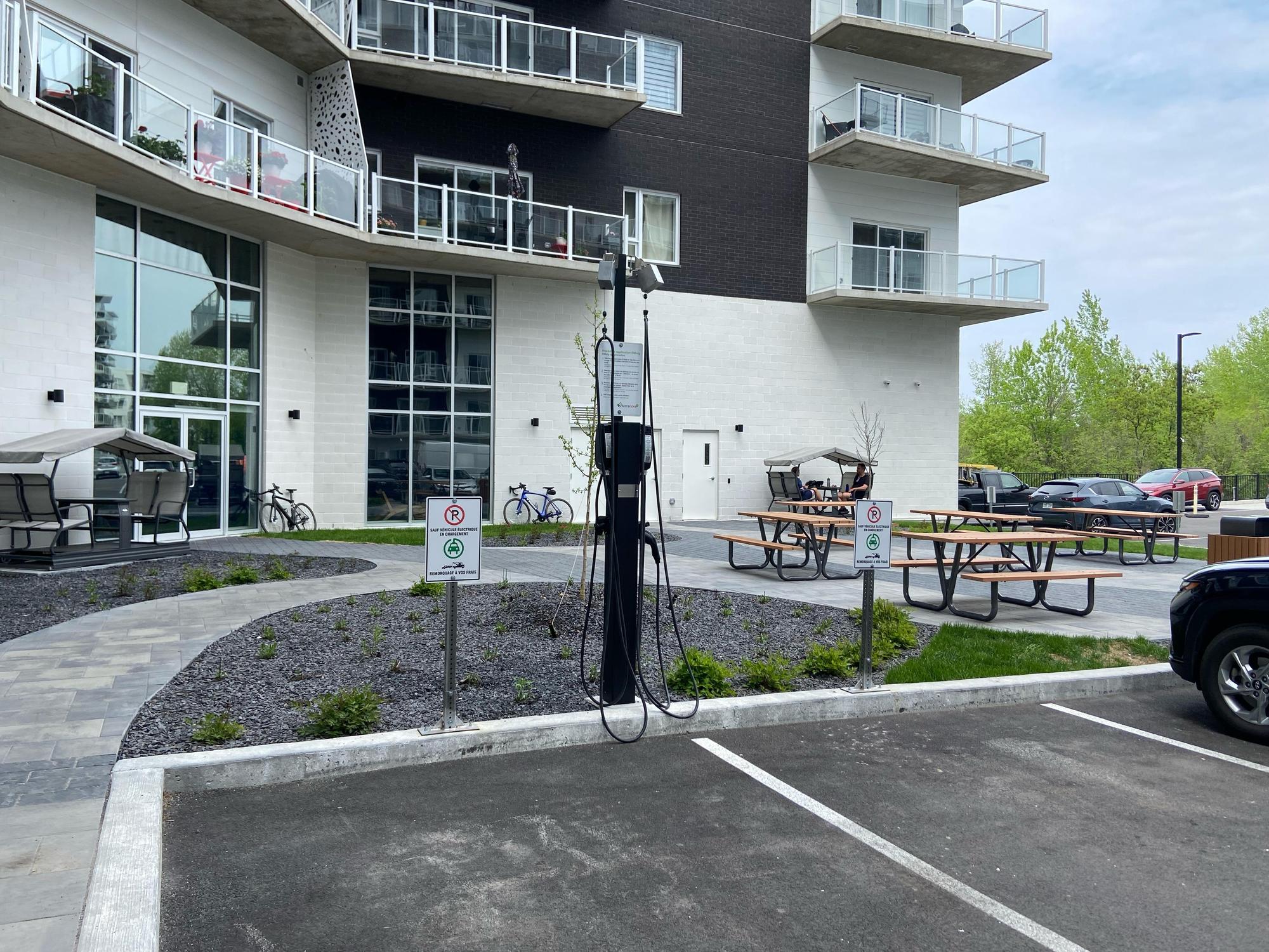 TerraNova 705 Pierre-Dansereau | Terrebonne, QC | EV Station