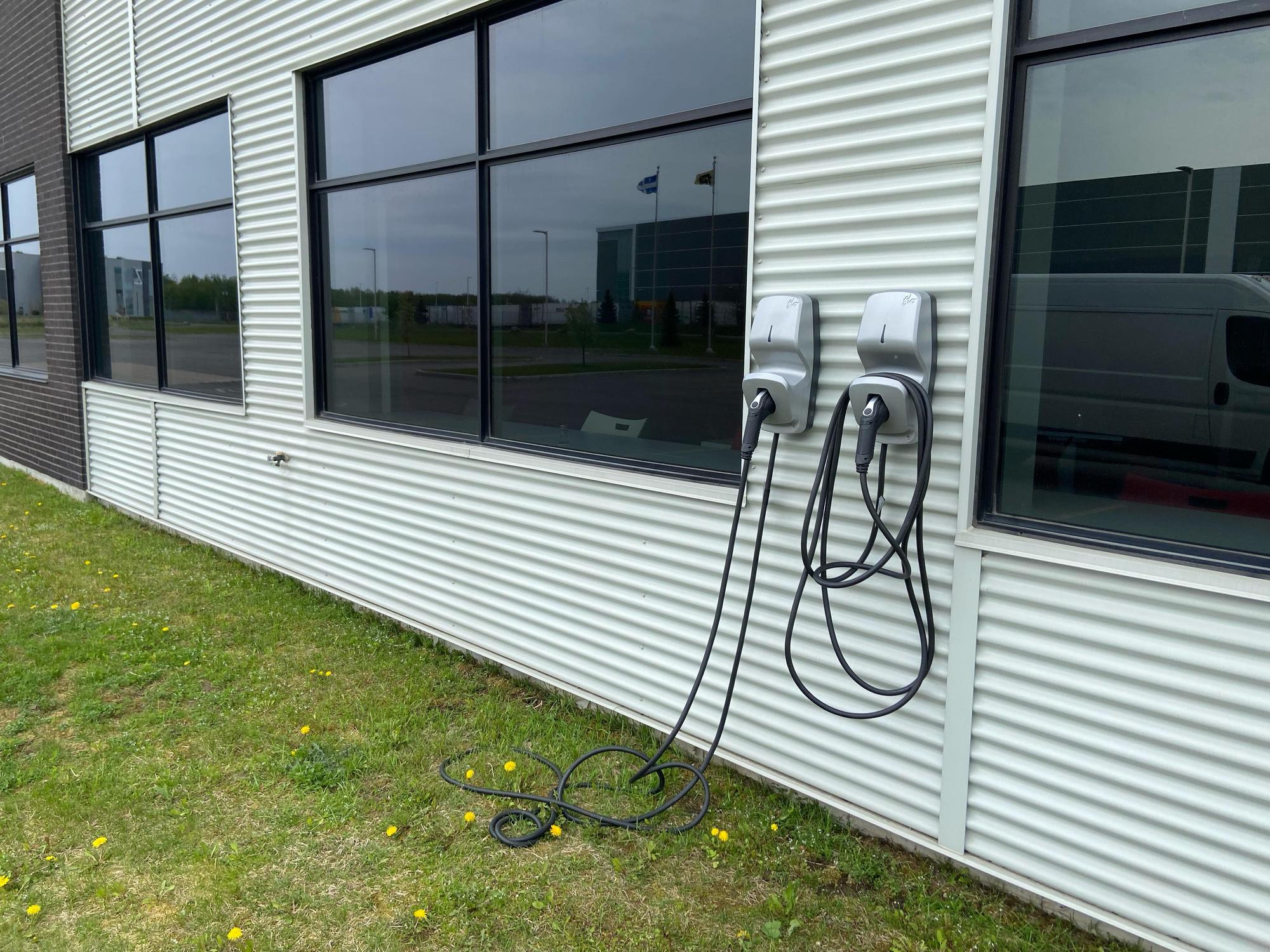 Les Entrepôts AB | Terrebonne, QC | EV Station