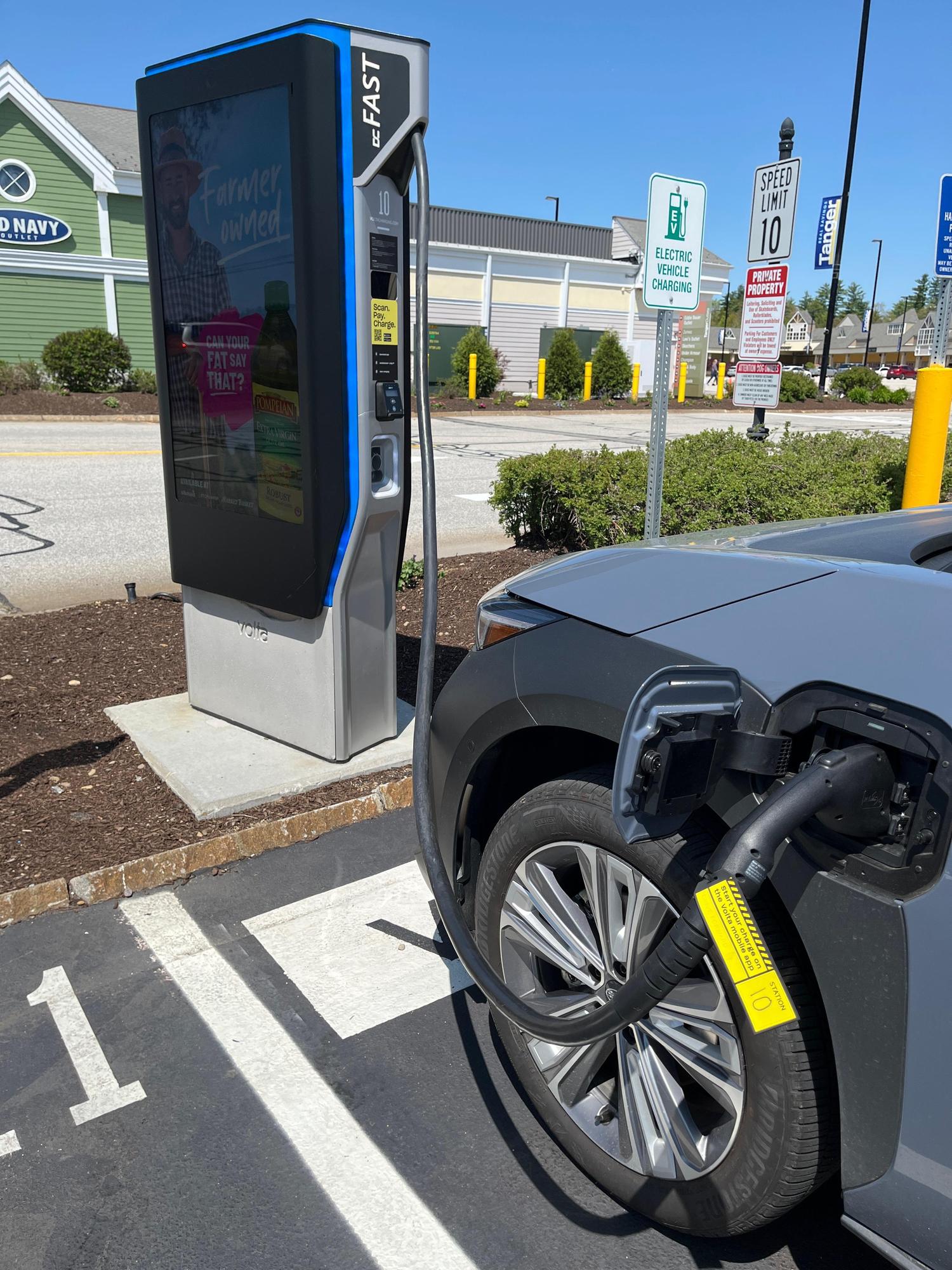 Tanger Outlets Tilton - Five Guys | Tilton, NH | EV Station