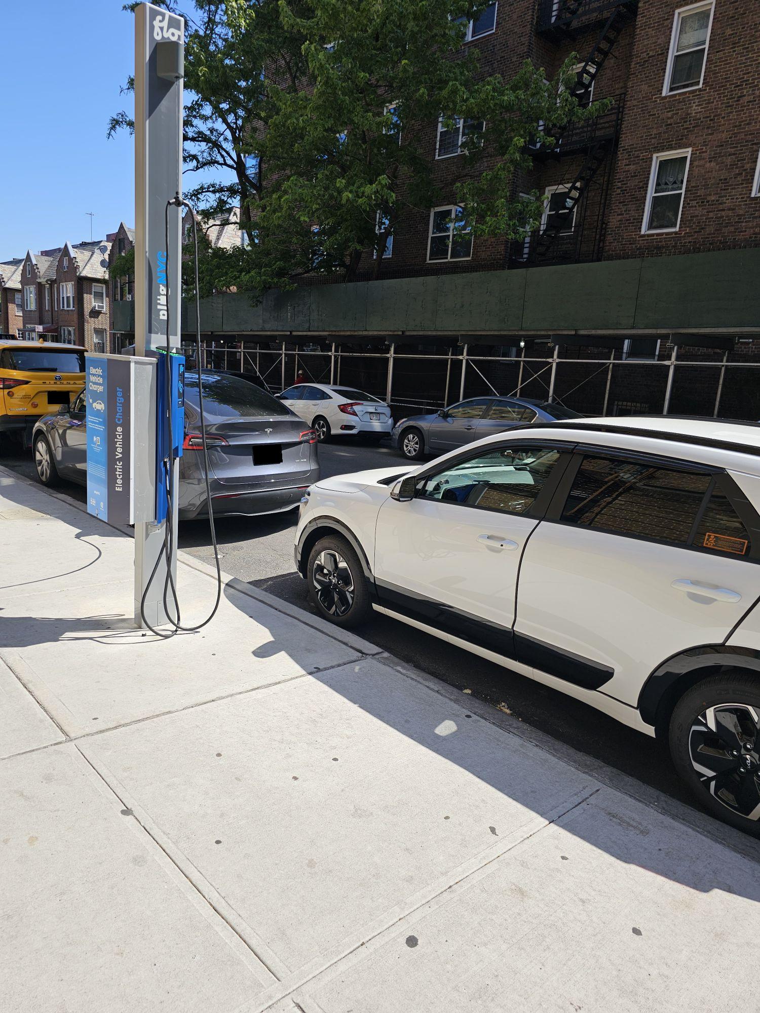72nd St & 37th Ave Parking | 7117 37th Ave, Queens, NY 11372, USA | EV ...