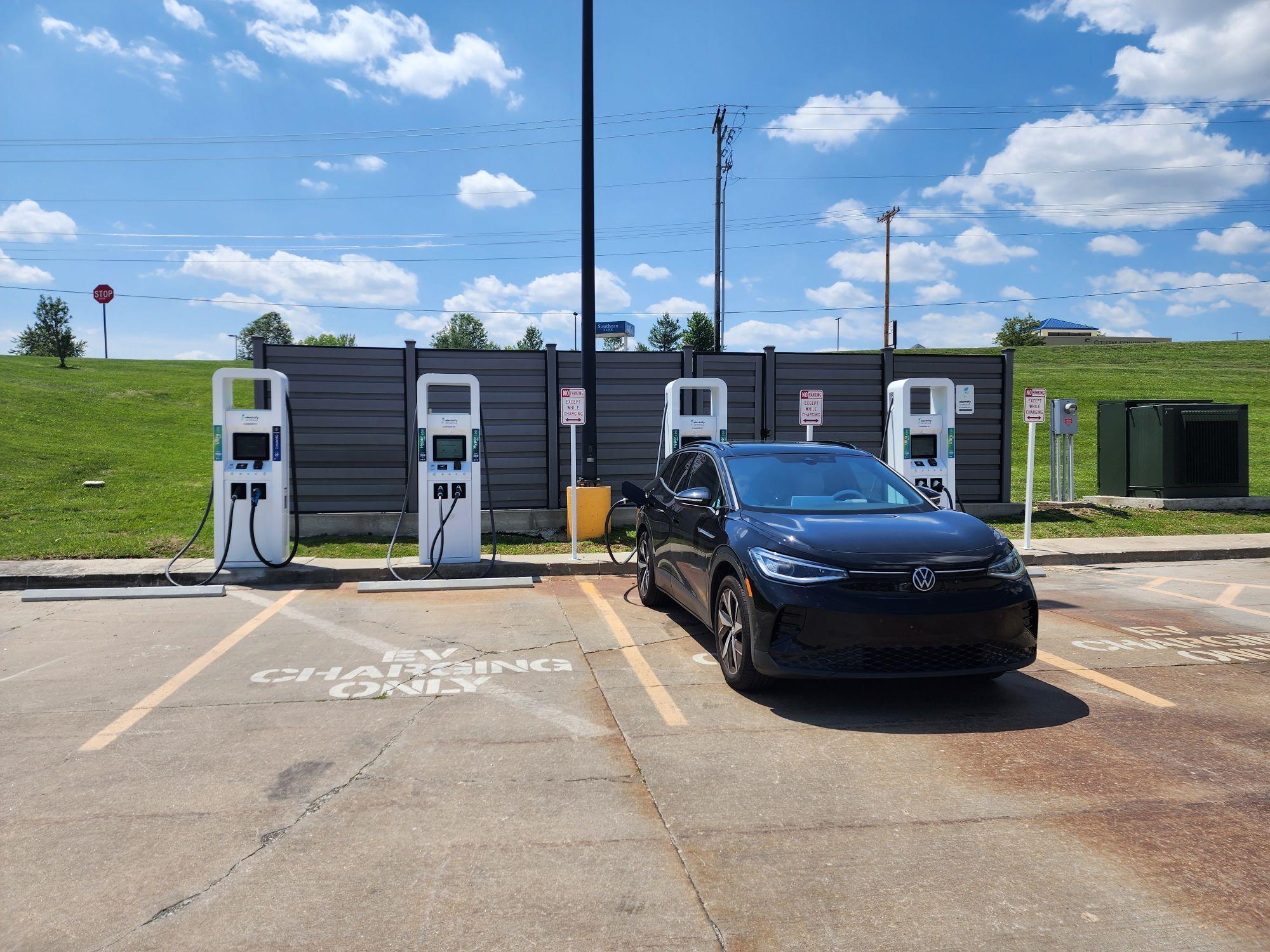 Walmart Supercenter | Boonville, MO | EV Station
