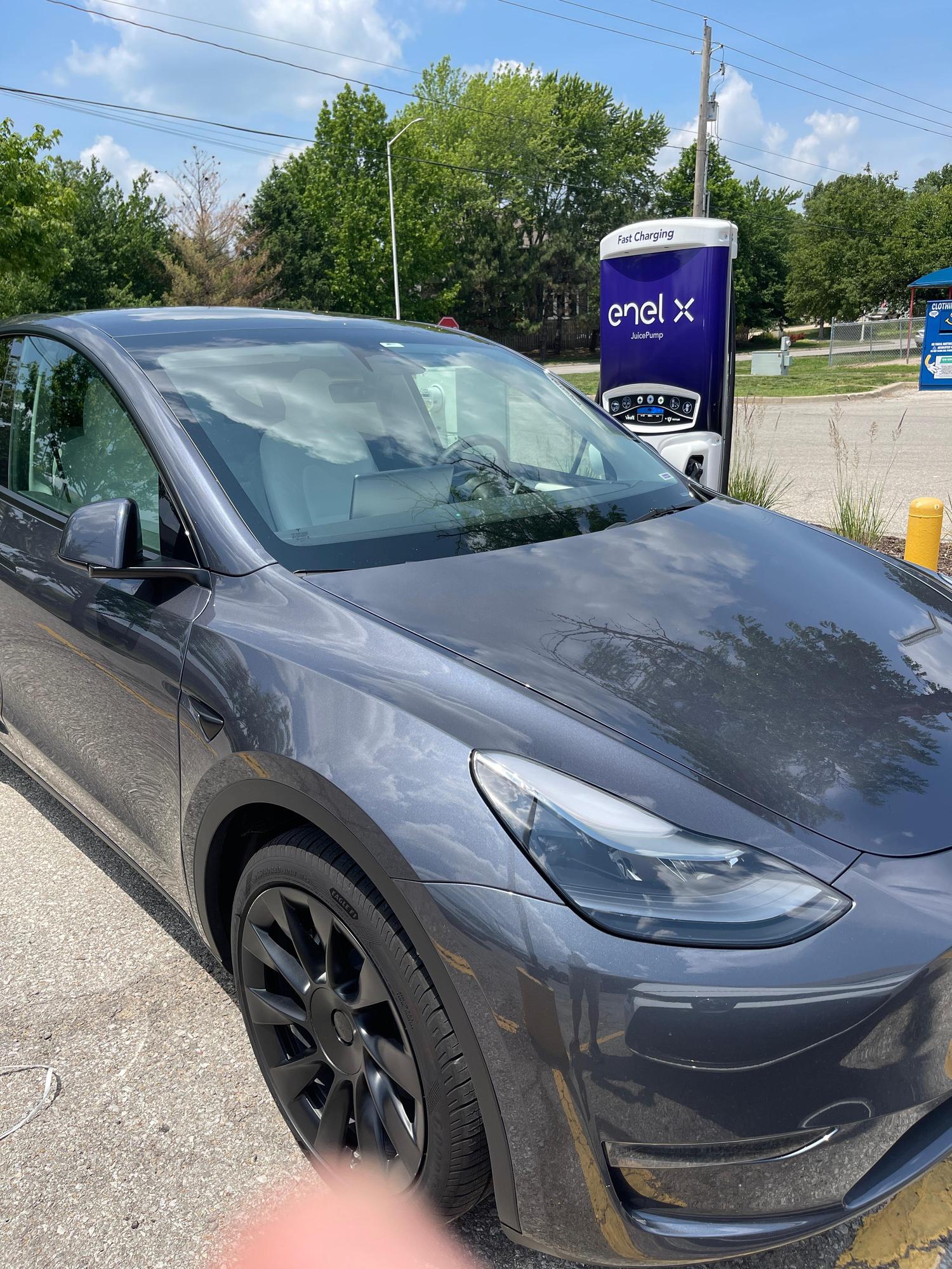 Hen House Market | Lenexa, KS | EV Station