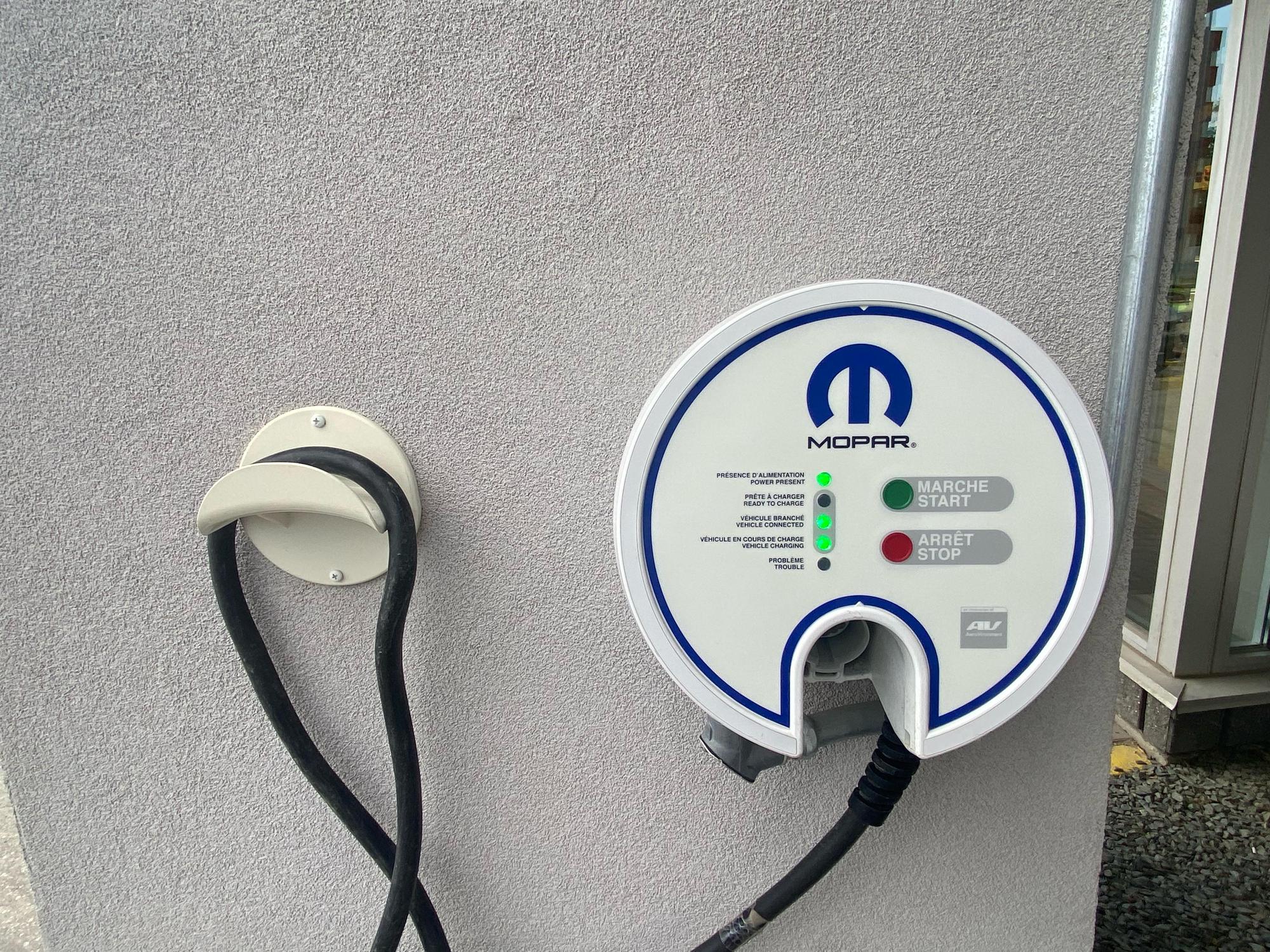 Murray Dodge Chrysler | Winnipeg, MB | EV Station