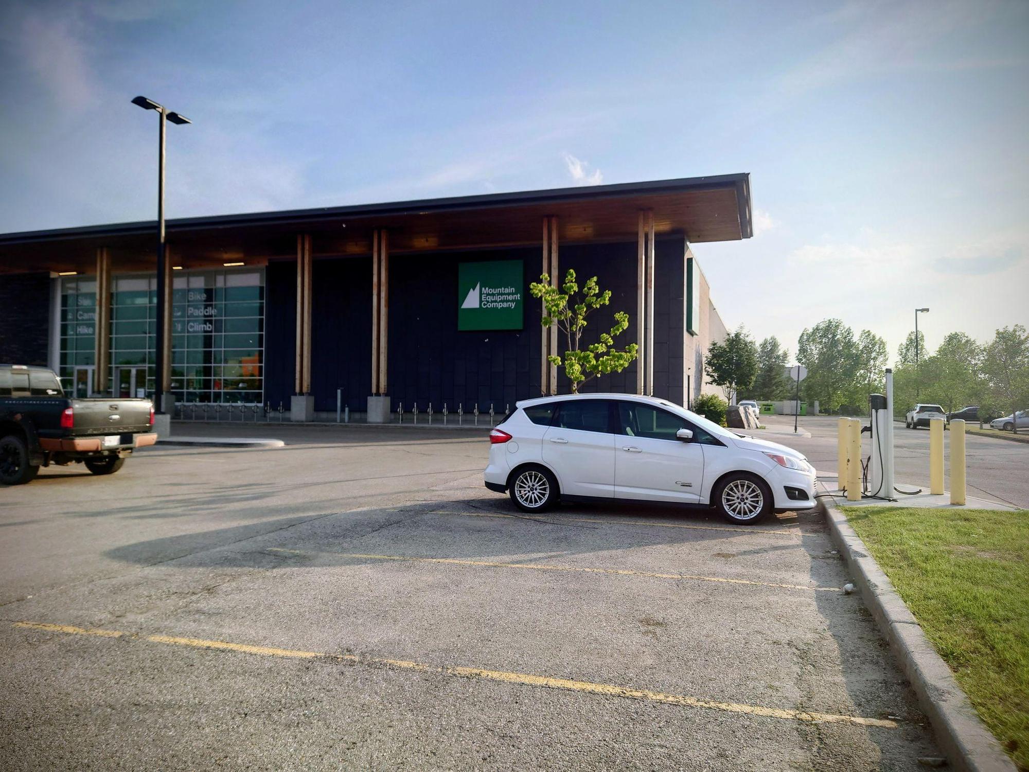 South Edmonton Common - MEC | Edmonton, AB | EV Station