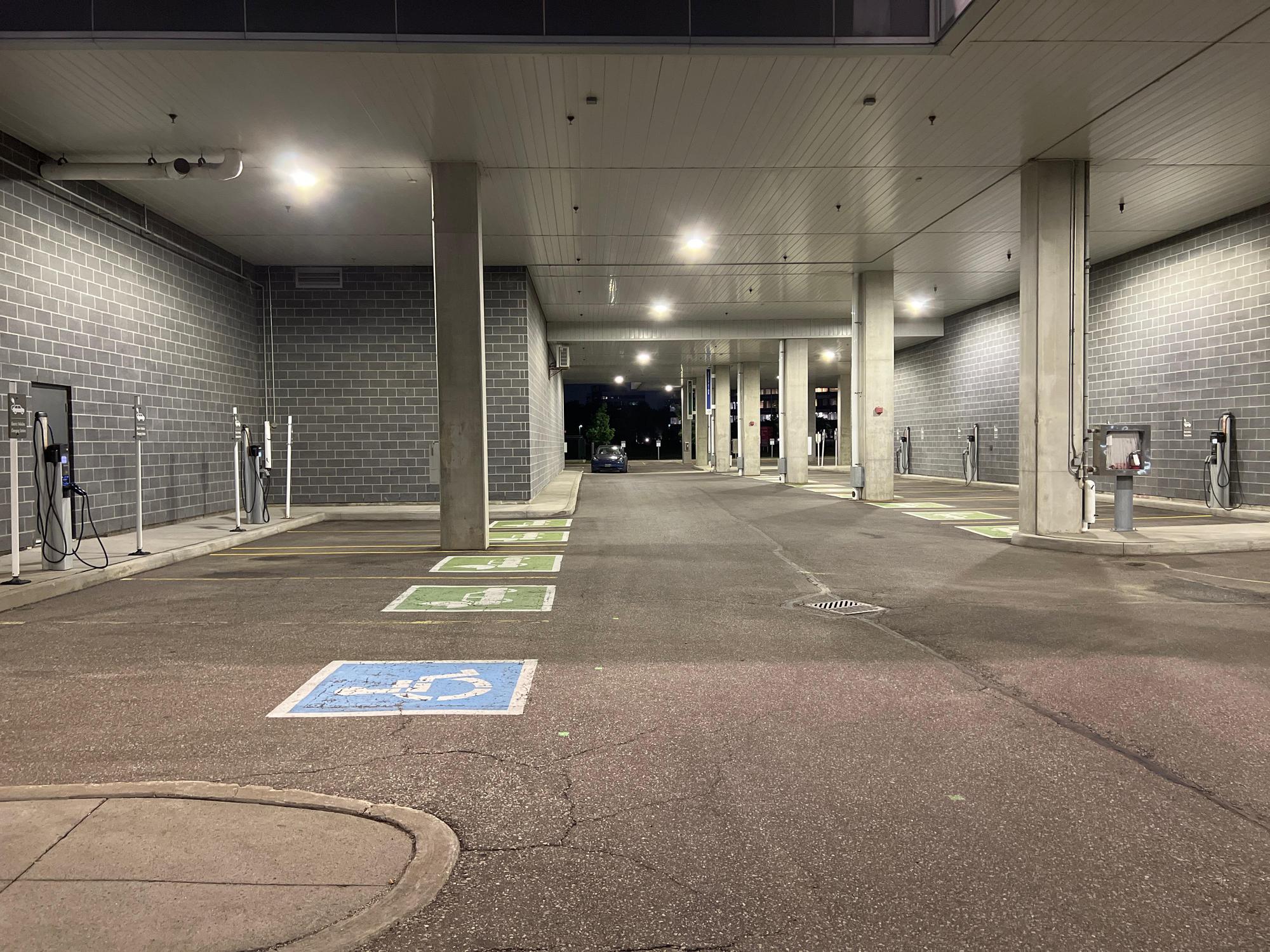 Spectrum Square West | Mississauga, ON | EV Station