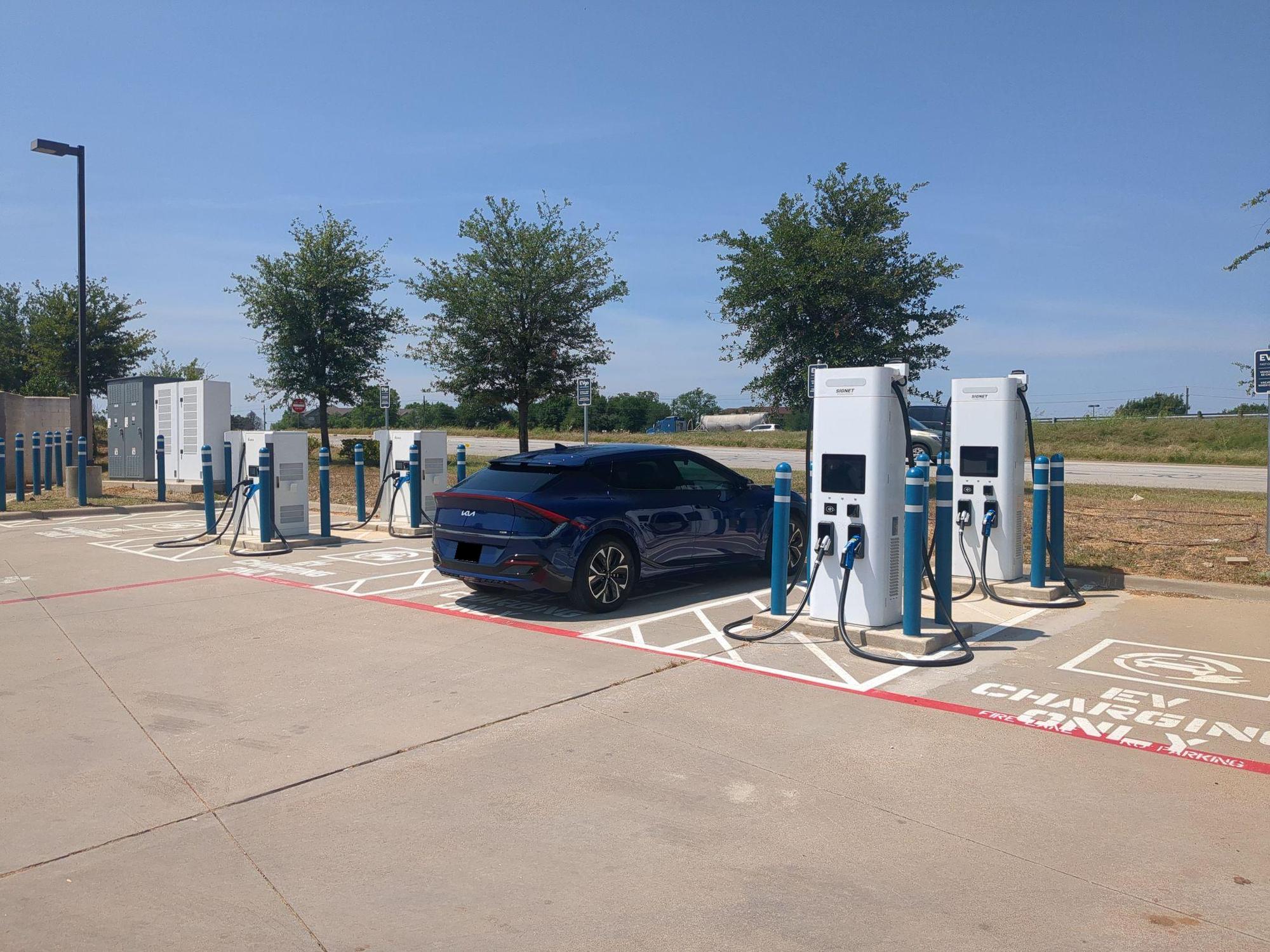 Shell/Denny's | Arlington, TX | EV Station