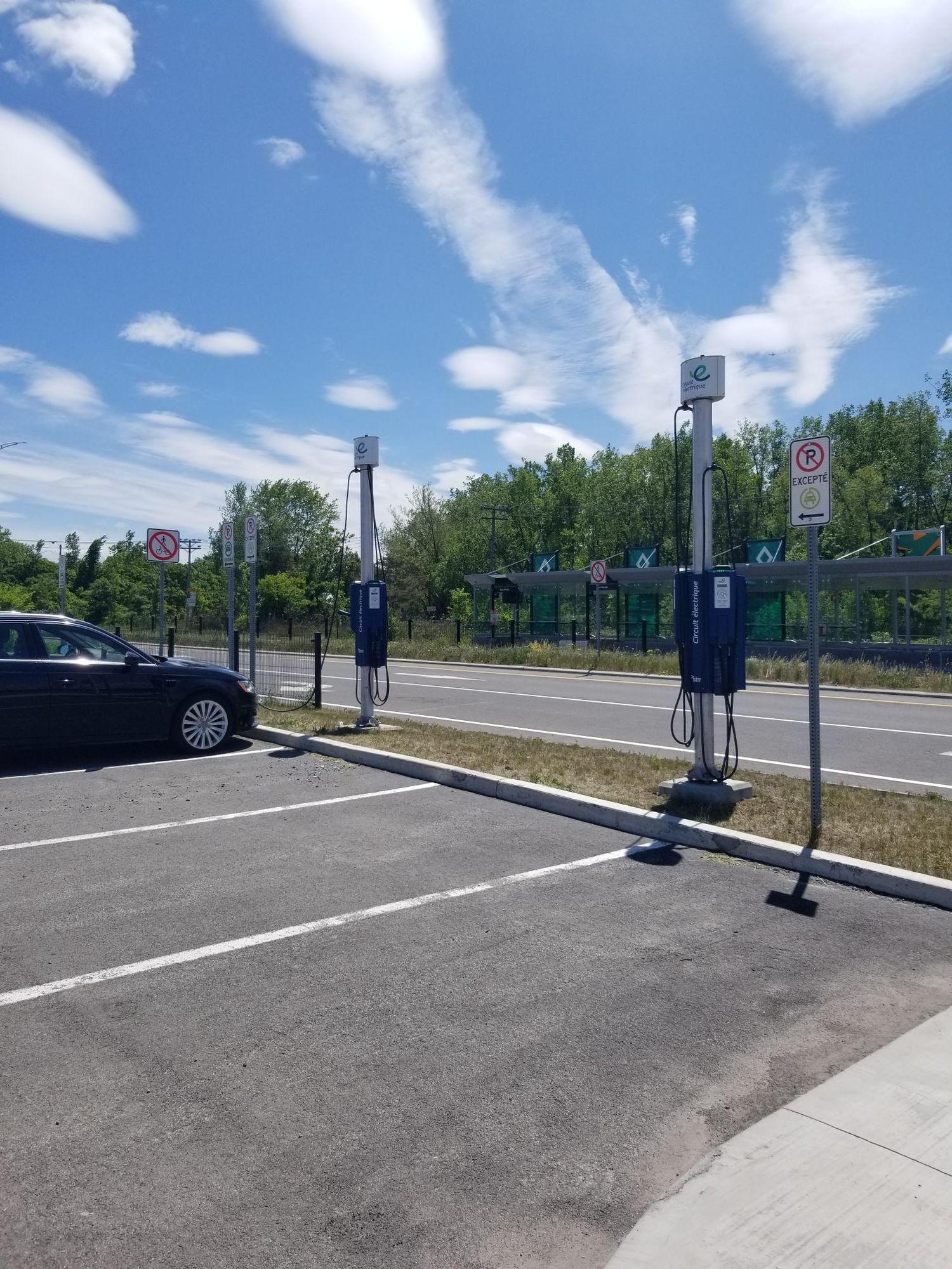Stationnement Incitatif de Saint-Martin | Laval, QC | EV Station