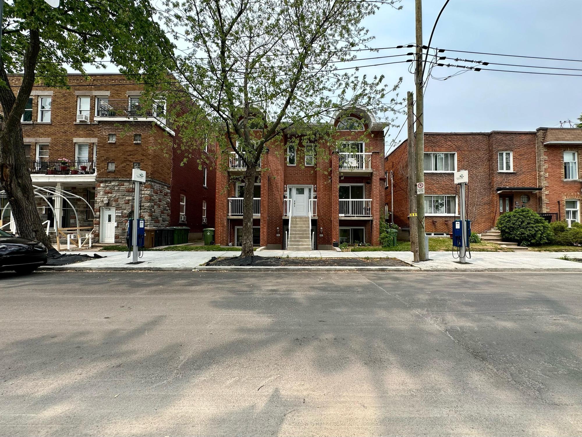 5811 Boileau | Montréal, QC | EV Station