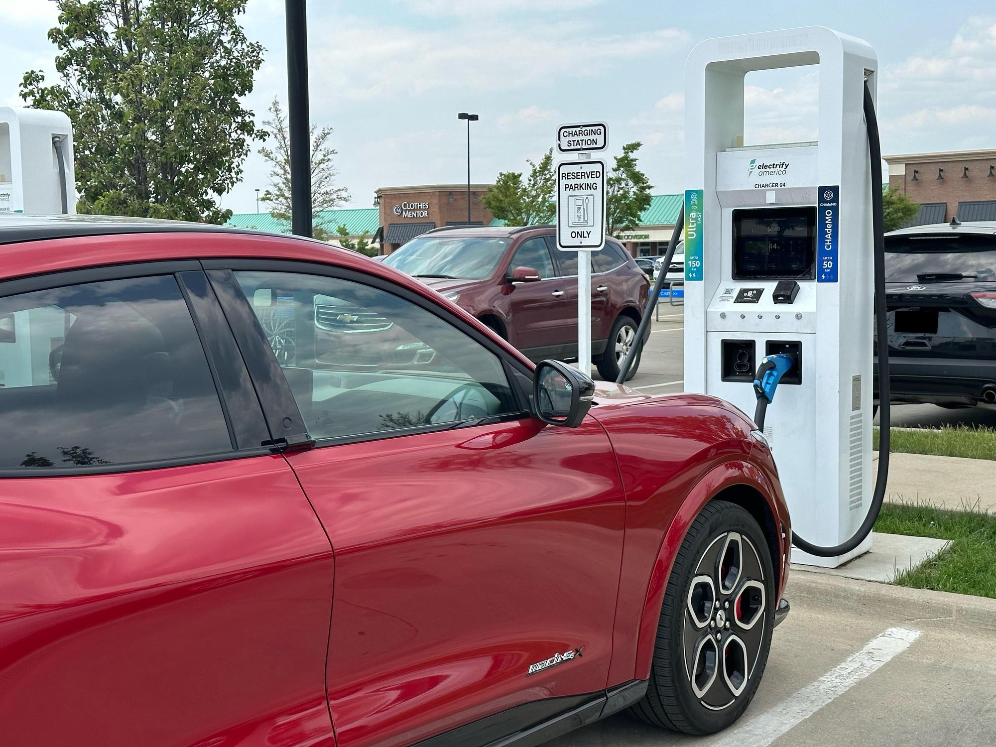 Walmart Supercenter | Novi, MI | EV Station