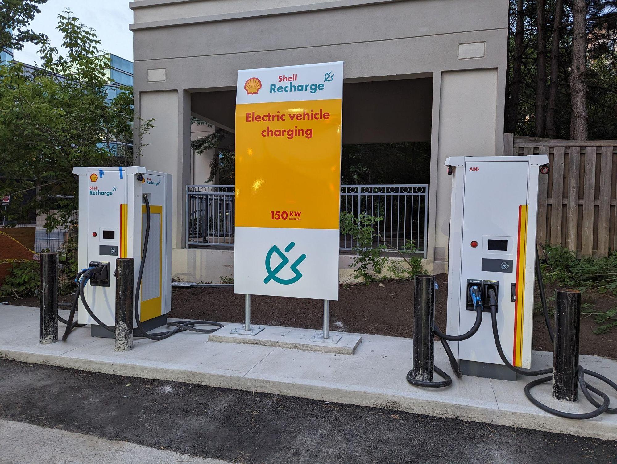 Shell 4021 Yonge St | Toronto, ON | EV Station