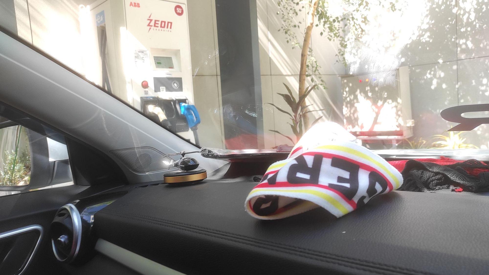 Zeon charging | DC CCS 50kW Fast charger | RMZ One Paramount | Chennai ...