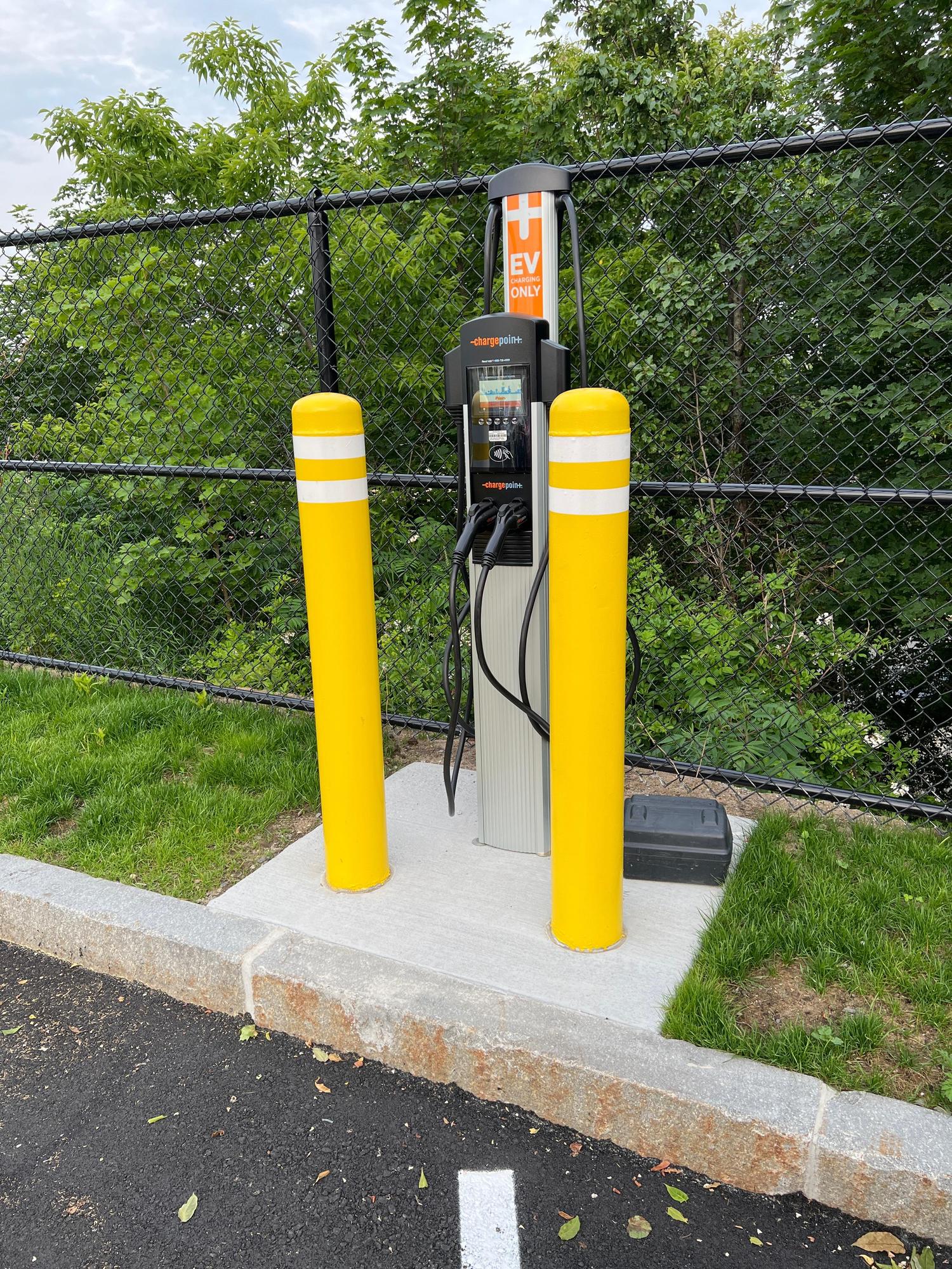 Arthur D. Healey School | Somerville, MA | EV Station