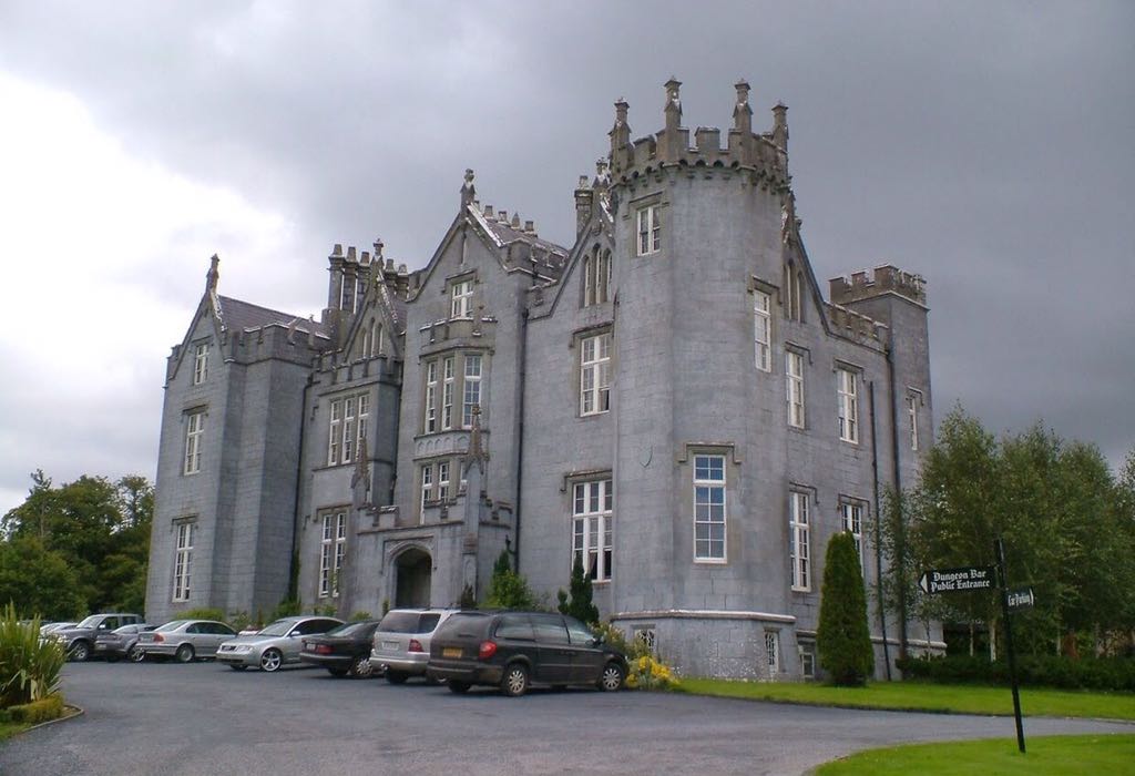 Kinnitty Castle Hotel | Birr, OY | EV Station