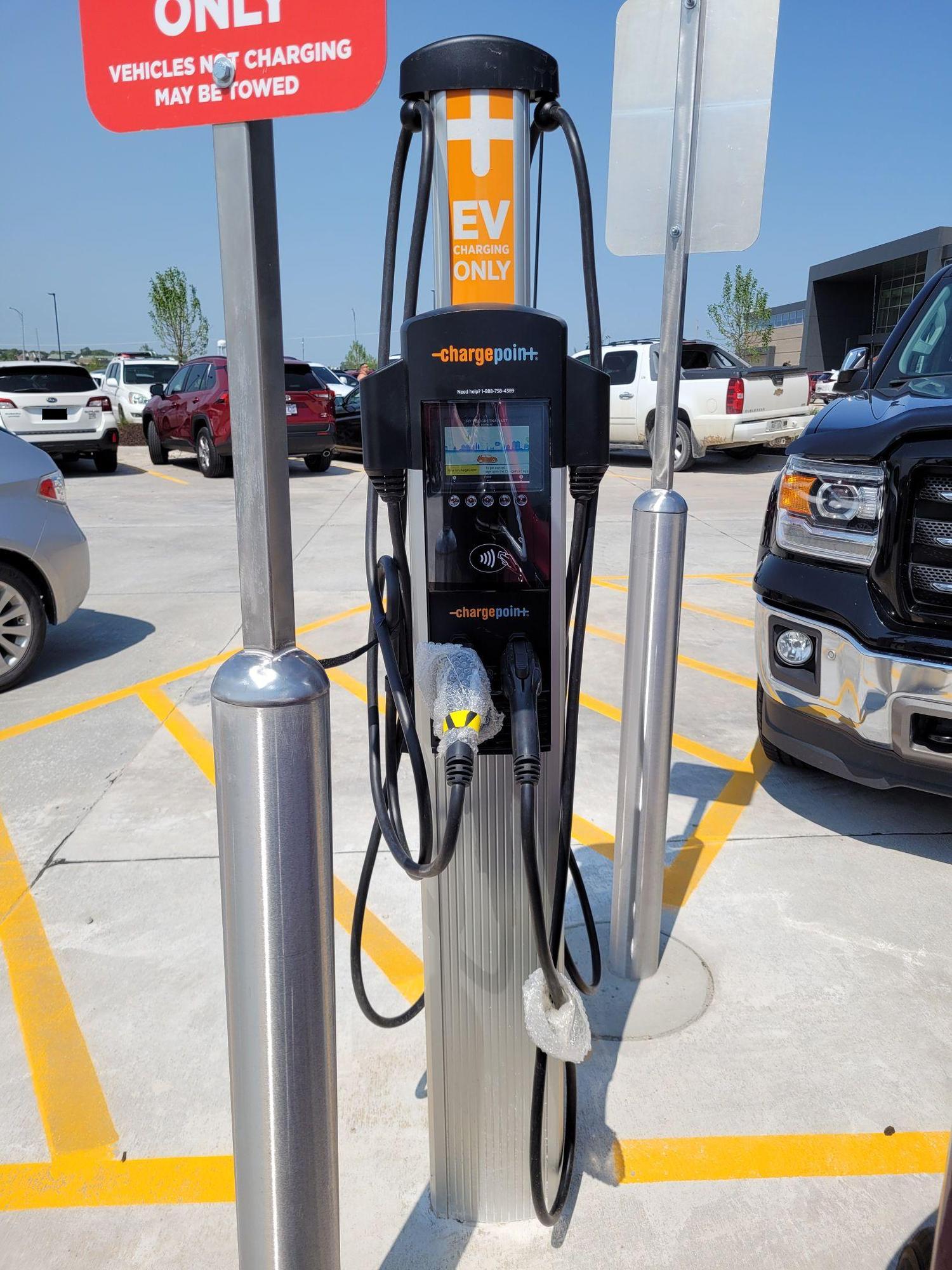 Hy-Vee Grocery store | Omaha, NE | EV Station