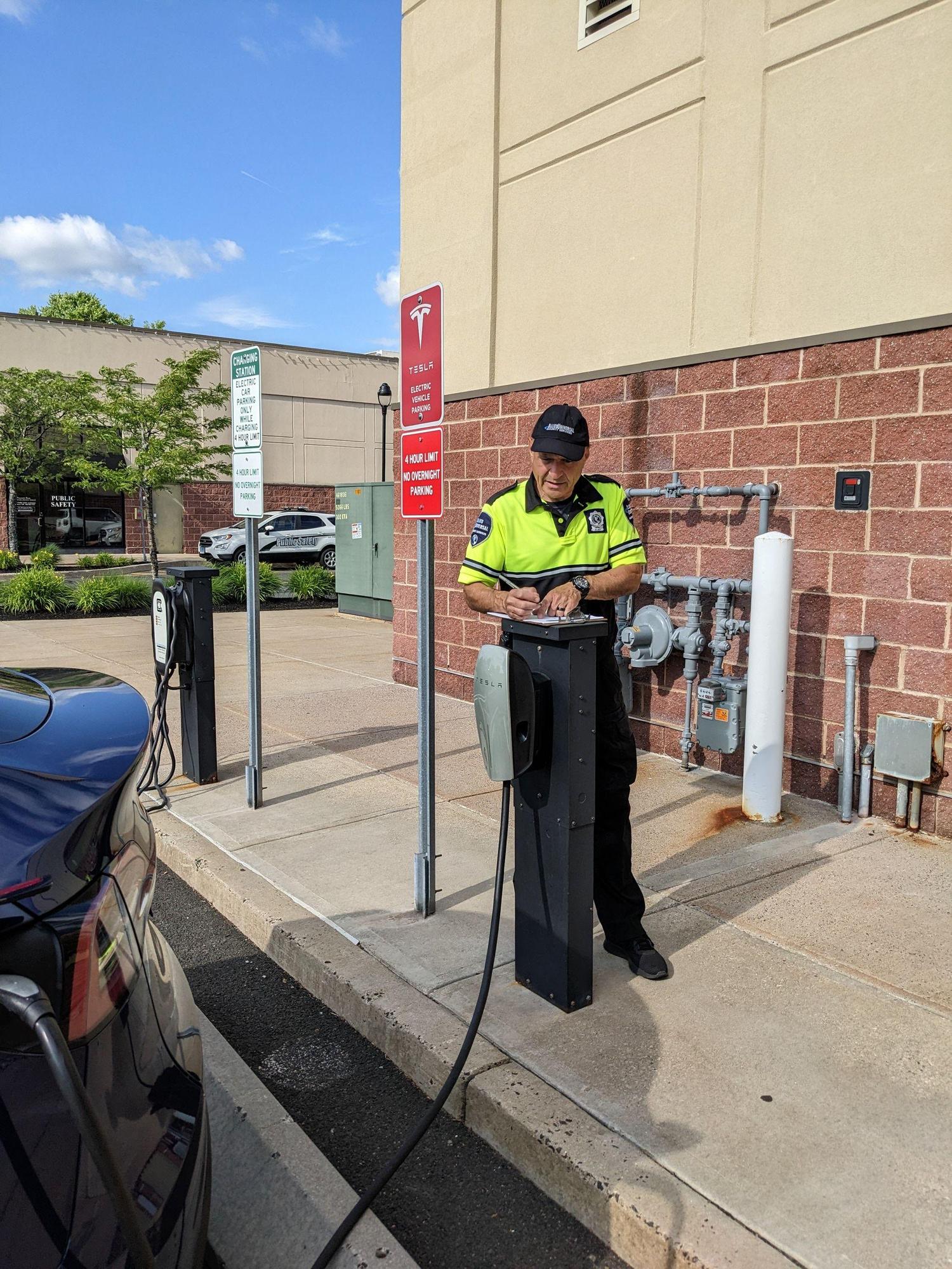 The Shops at Evergreen Walk | South Windsor, CT | EV Station