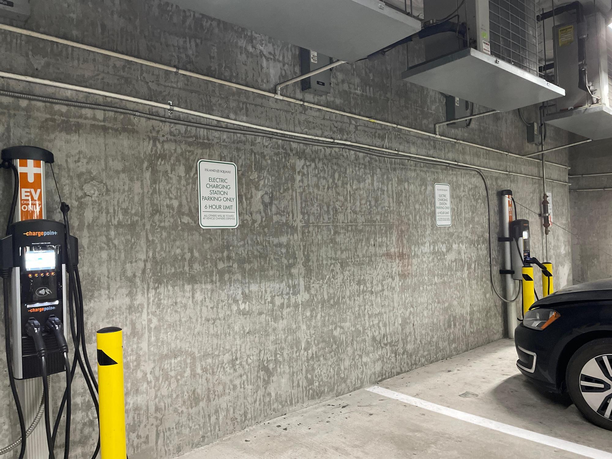 UDR ISLAND SQ APT 1 | Mercer Island, WA | EV Station