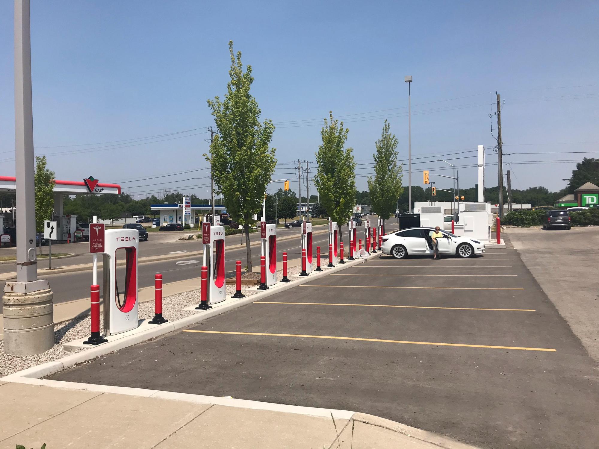 Simcoe Mall | Simcoe, ON | EV Station