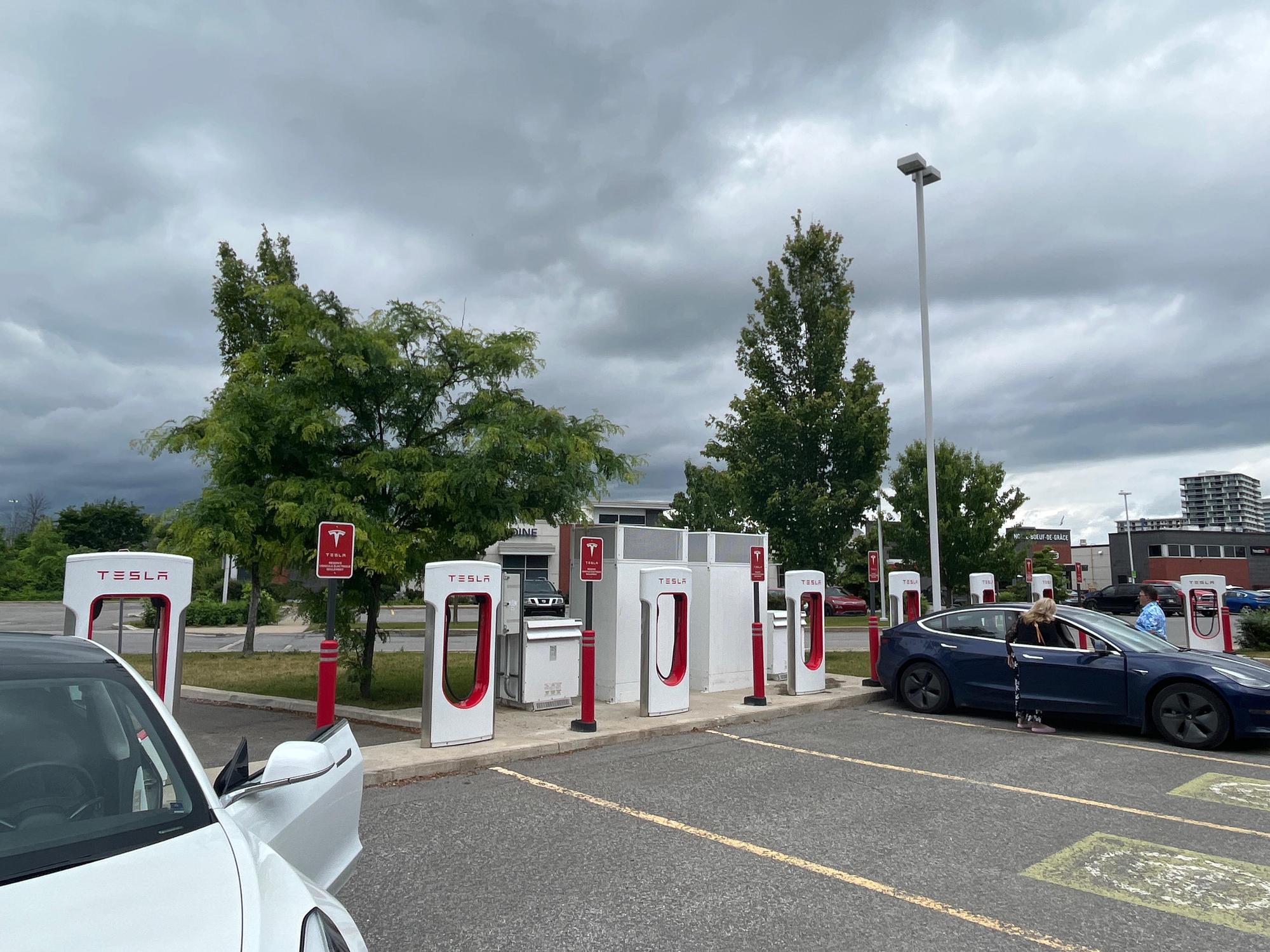 Centre Lachenaie (2) | Terrebonne, QC | EV Station