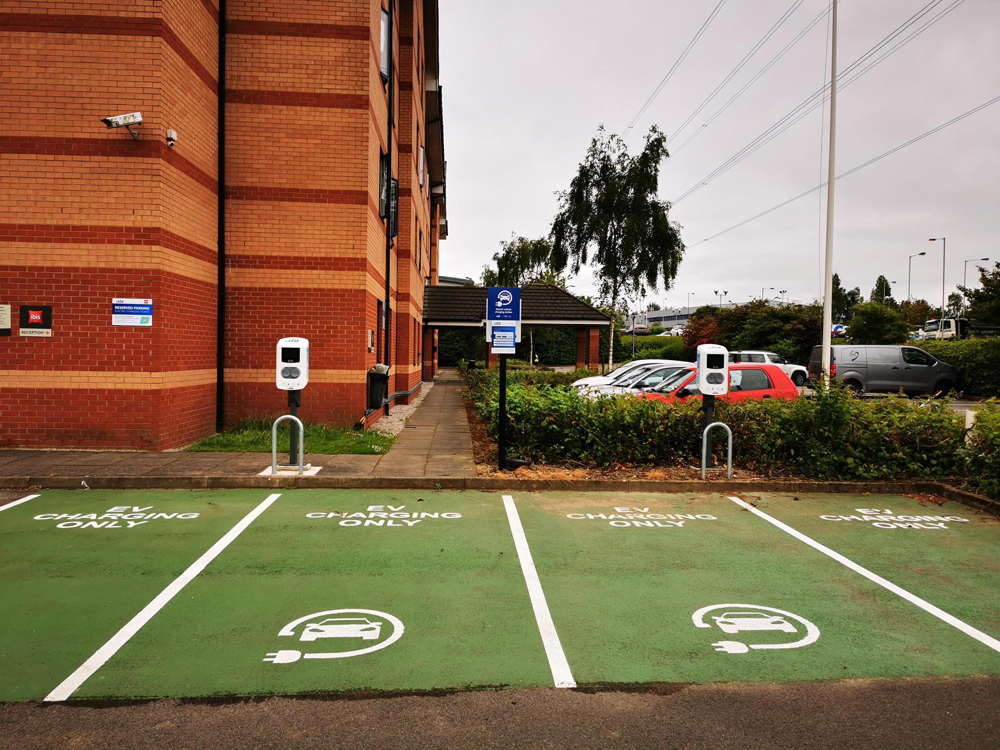 Ibis Hotel Rotherham East | Bramley, England | EV Station