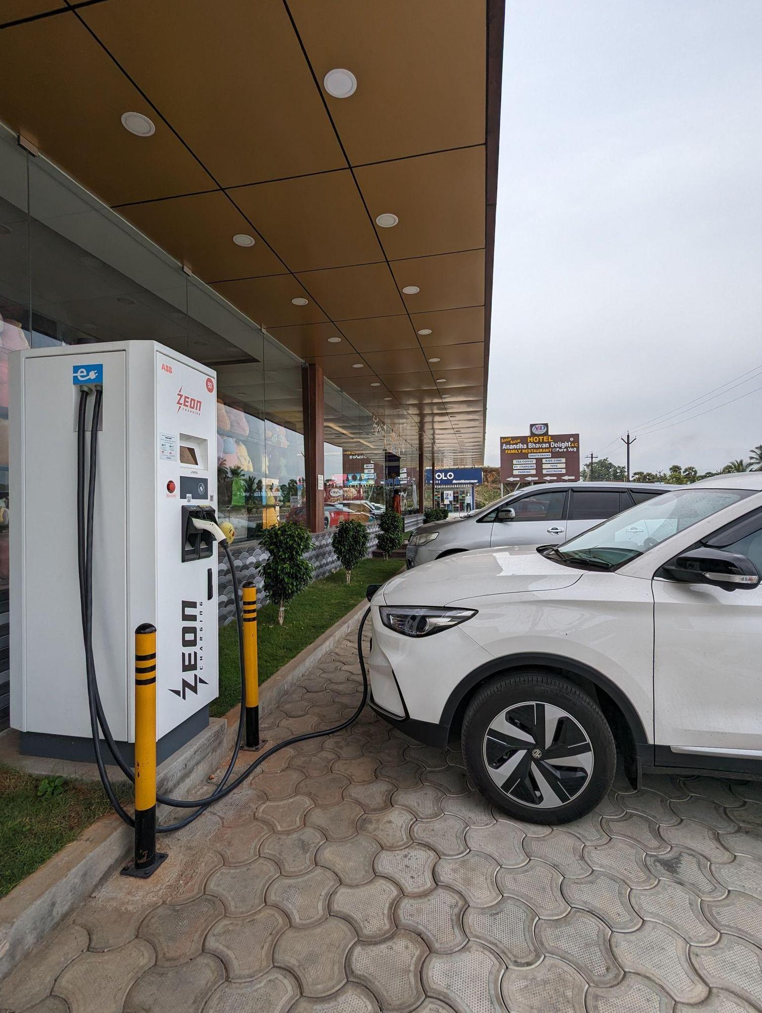 Zeon Charging - Fast charger DC 120kW Dual CCS 2 gun Charger | Aasai ...