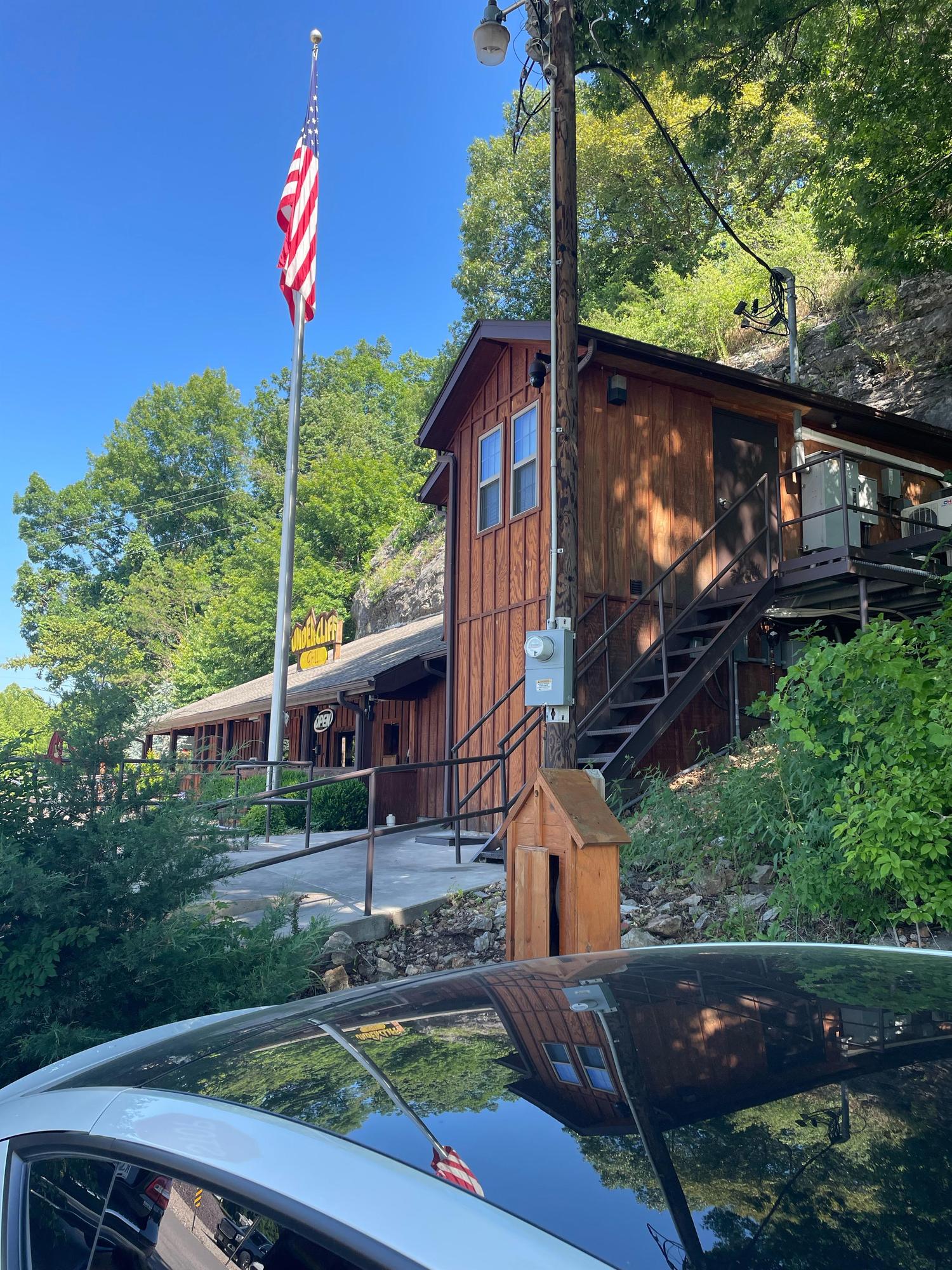Undercliff Grill & Bar | Joplin, MO | EV Station