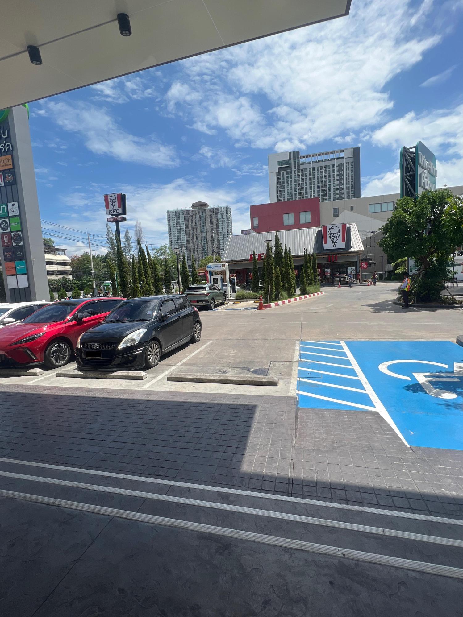 Greenpark Community Mall | ต.ฟ้าฮ้าม, จ.เชียงใหม่ | EV Station